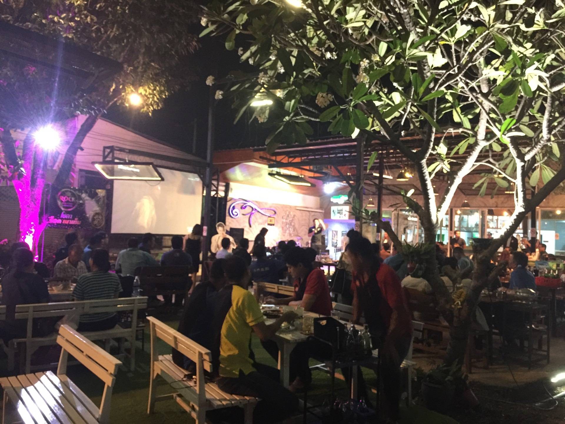 รีวิว Time machine Bar & Restaurant - บรรยากาศดี เพลงเพราะ - Wongnai