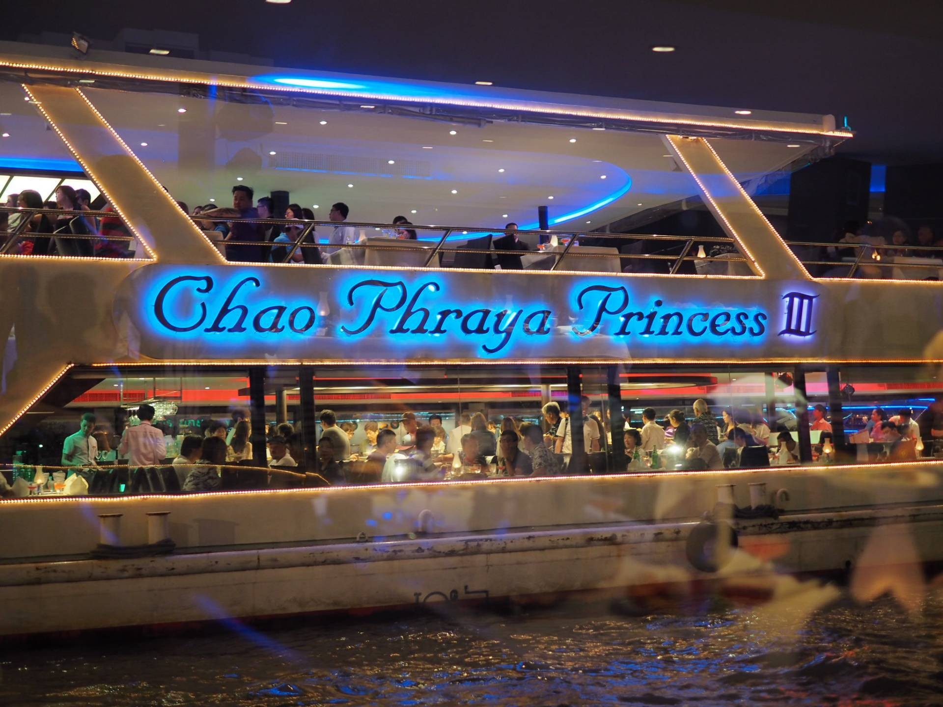 รีวิว Chaophraya Princess Cruise - เปลี่ยนบรรยากาศมื้อค่ำให้พิเศษยิ่งขึ้น