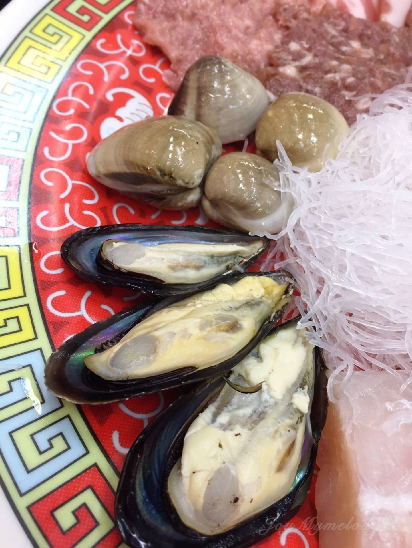 หอยแมลงภู่ และหอยตลับ ร้าน 18 มงกุฎ สุกี้-ชาบู (แฮปปี้แลนด์) คลองจั่น ...