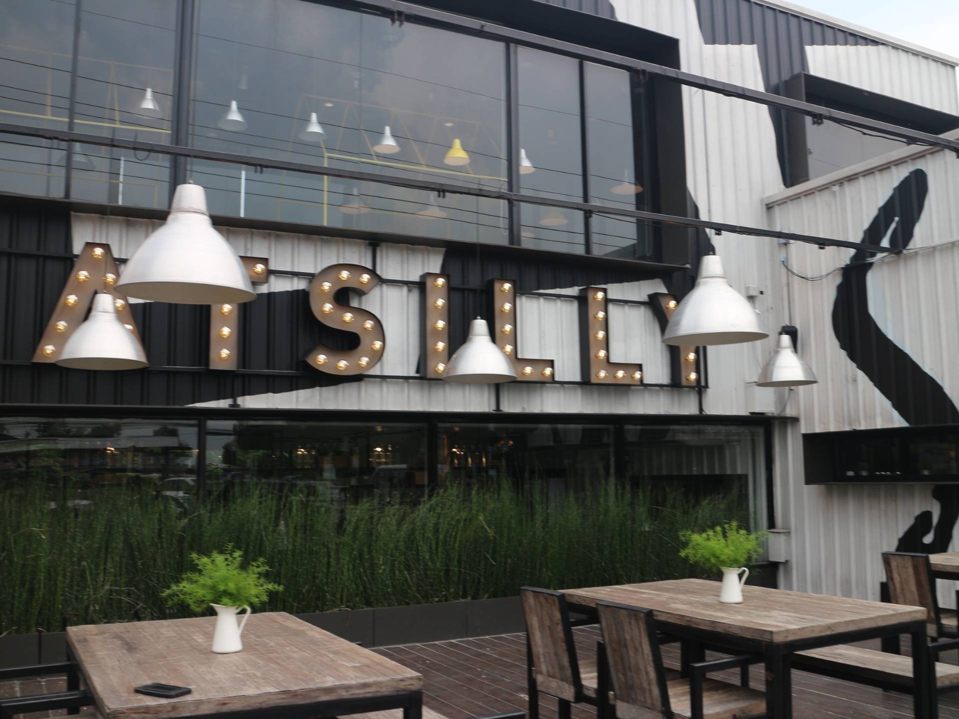 รีวิว EAT SILLY - นี่ค้นหาในวงใน เจอร้านนี้ใกล้ๆสวนน้ำรามายาณะ เห็นว่า ...