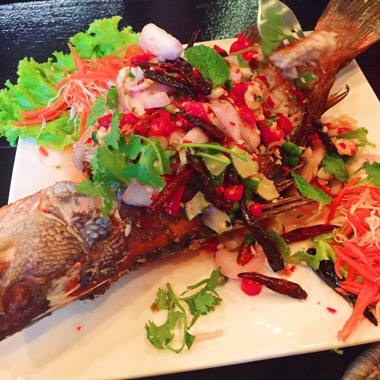 รีวิว Dao-ang-kan ตลาดนัดชิลล์วา - อาหารอร่อย บรรยากาศชิลมากครับ