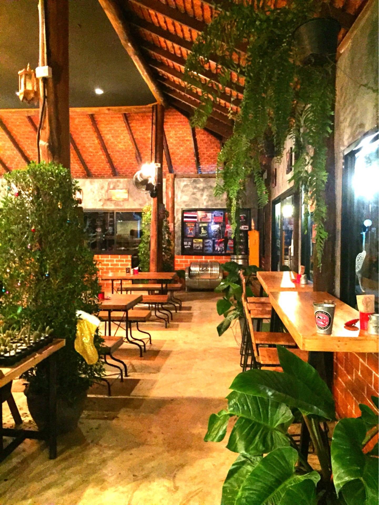 รีวิว KOIFEINE maechan - คาเฟ่ฟาร์มปลาคาร์ฟตัวใหญ่ยักษ์หนึ่งเดียวในเชียงราย