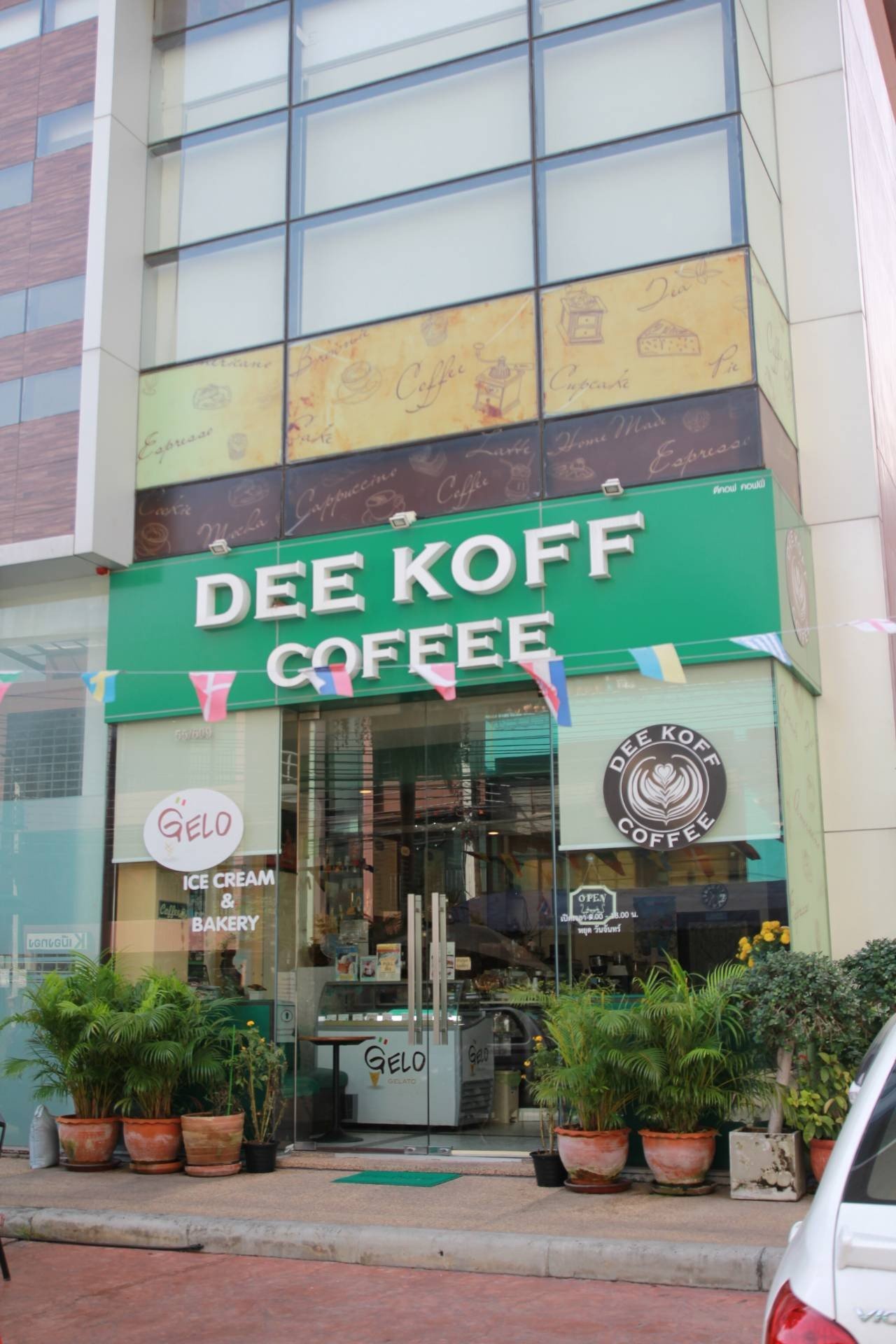 รีวิว Dee Koff Coffee - 5🌟 สำหรับ cinnamon roll with creamcheese