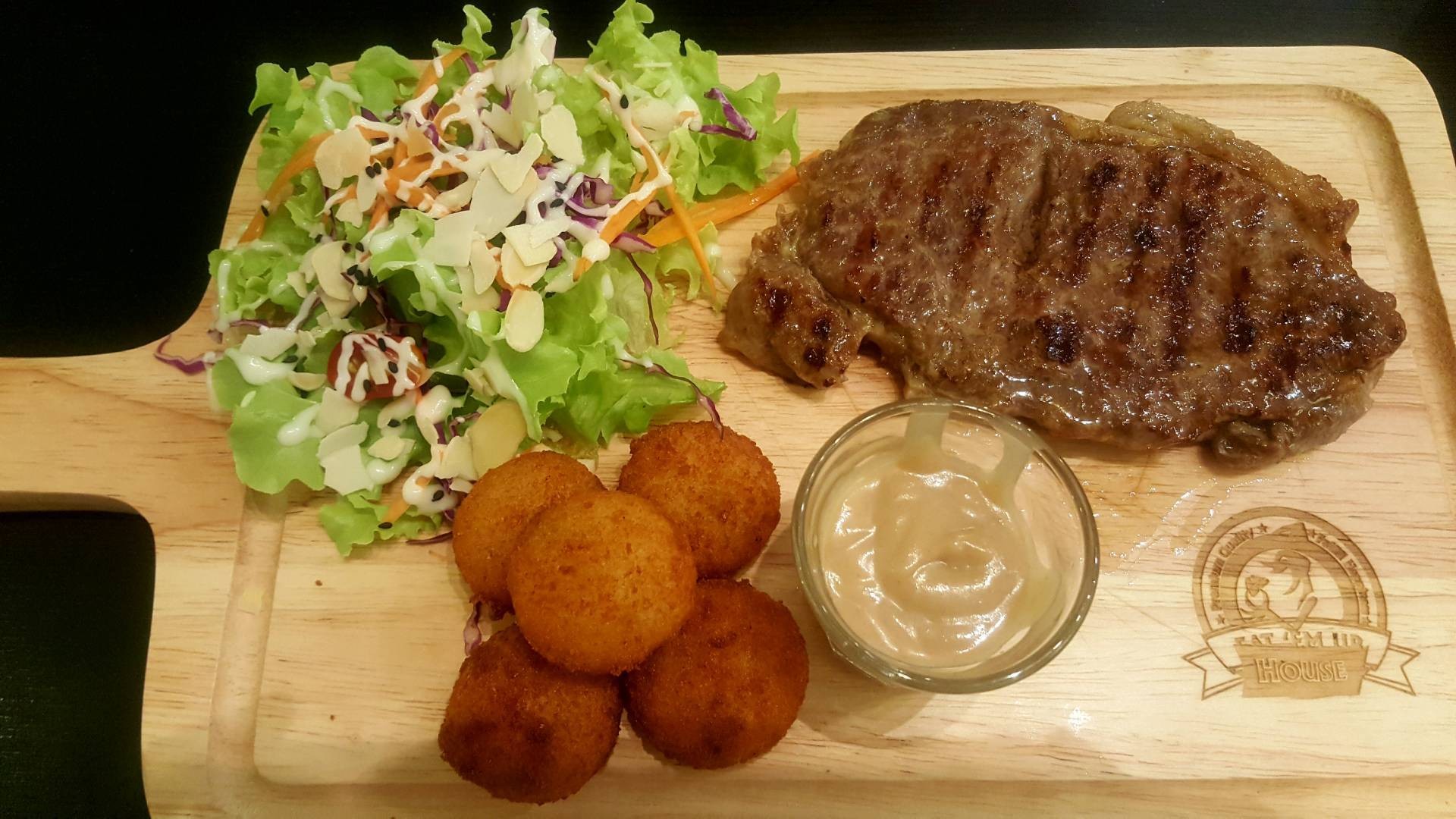 รูป EAT 'EM UP HOUSE นิคมอุตสาหกรรม304