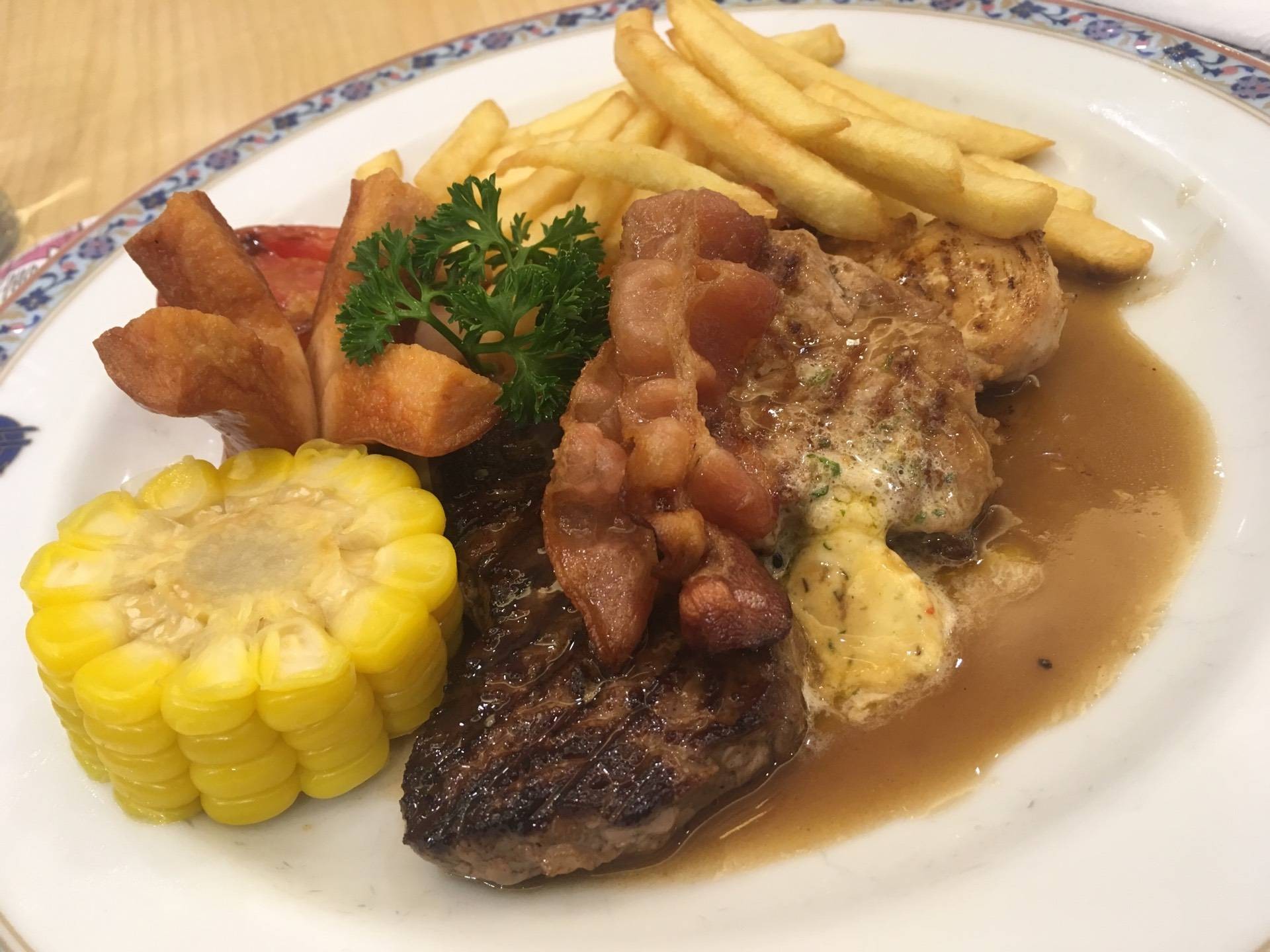 อเมริกันมิกซ์กริลล์ ร้าน Took Lae Dee ฟู๊ดแลนด์ วิคตอเรีย การ์เด้น ...