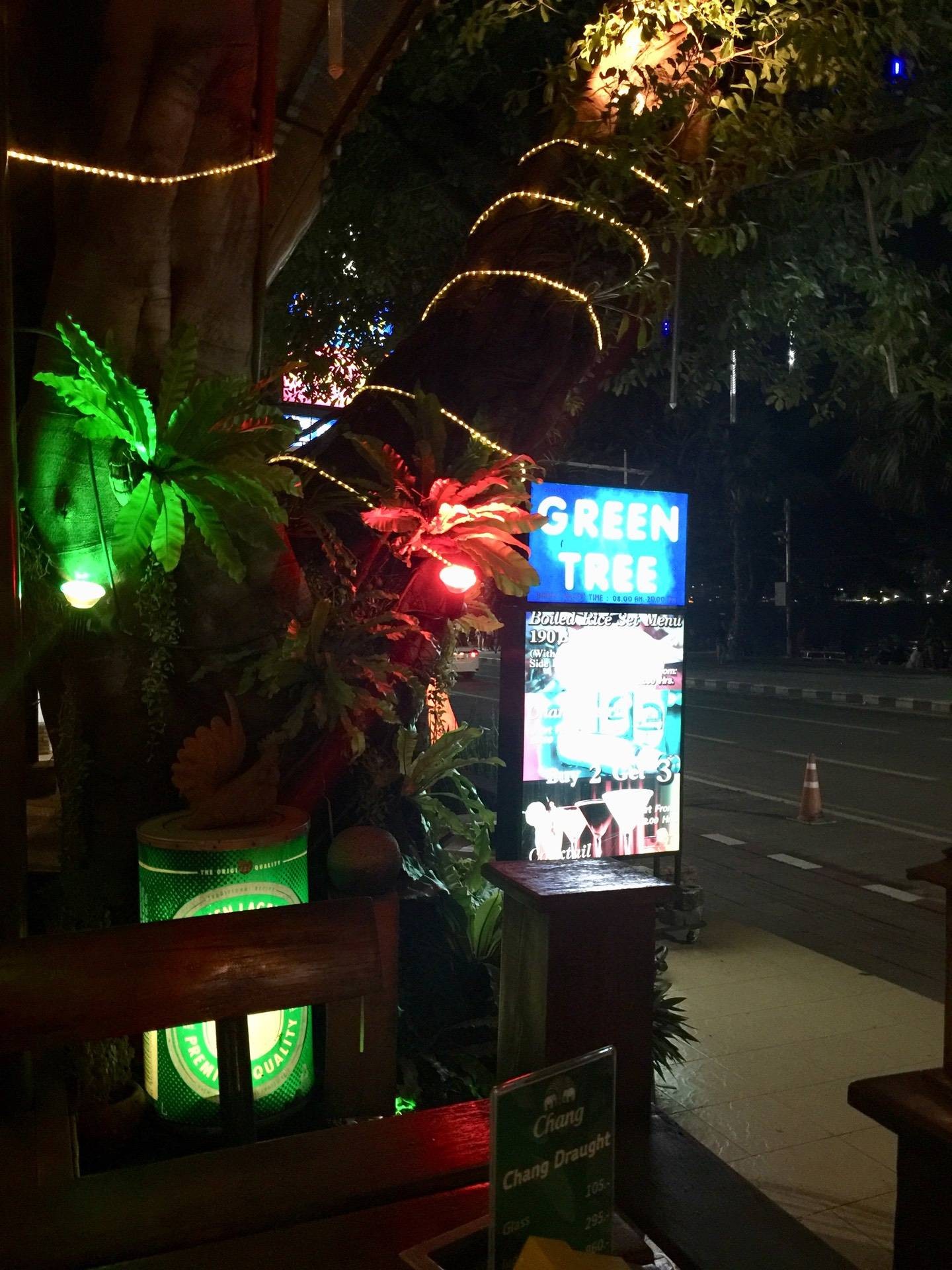 รูป Green Tree Restaurant & Pub - Wongnai