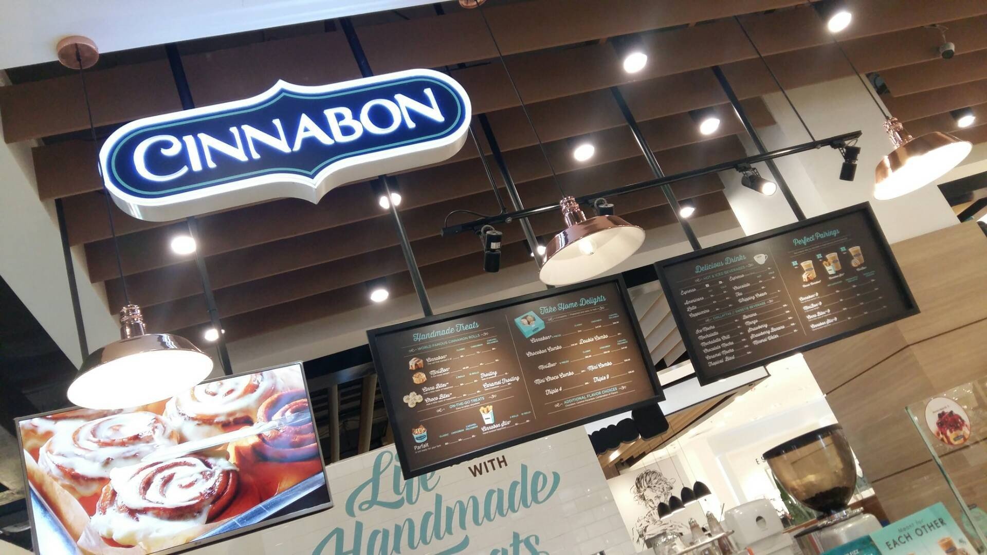 รีวิว Cinnabon เดอะมอลล์ โคราช - ขนมอบเชยหอมหวาน