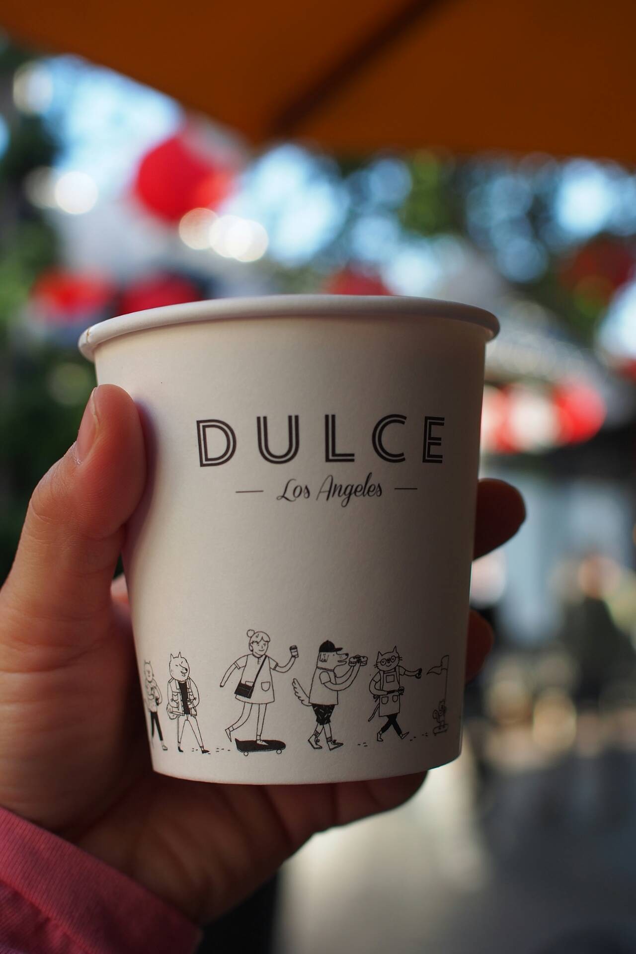 รีวิว Cafe Dulce - ดื่มกาแฟร้อนๆ อากาศเย็นๆ โดนัทเบค่อนอย่าพลาด