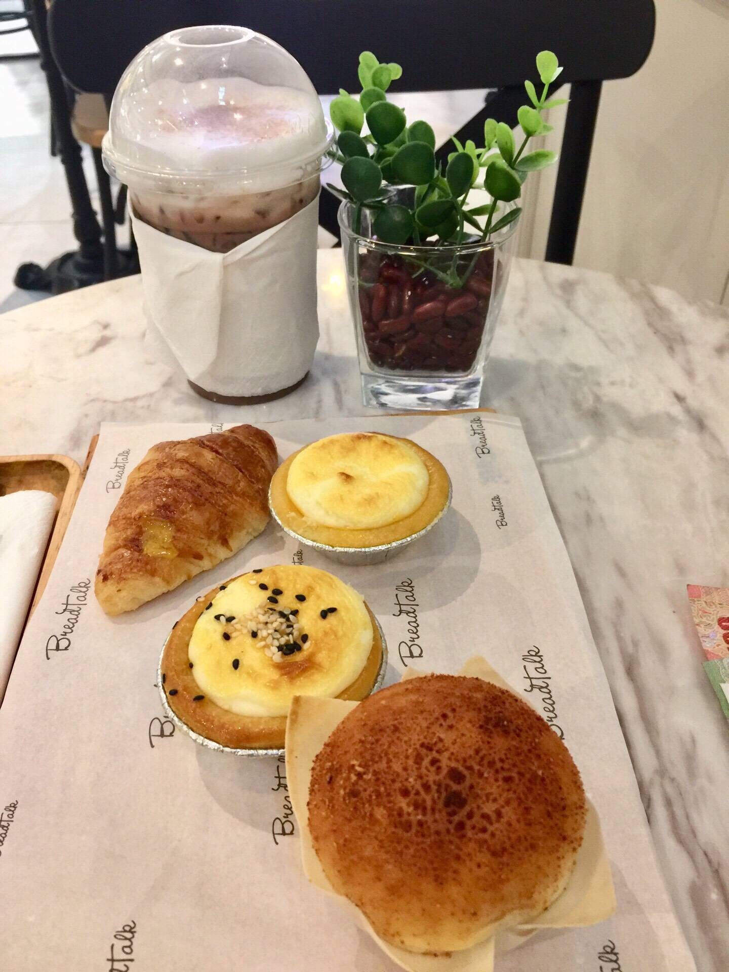 รีวิว Breadtalk Central Marina - มาได้บ่อยราคาไม่แพงเบเกอรี่รสชาดดี เครื่องดื่มไม่ค่อยโดน