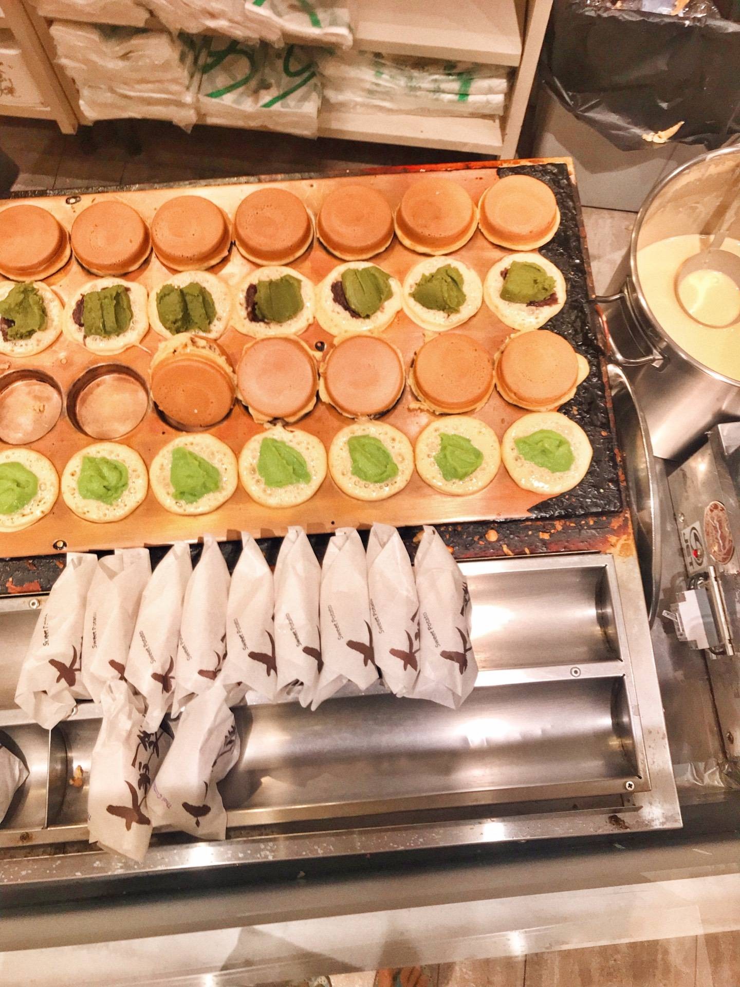 รีวิว Minamoto Kitchoan Obanyaki Dango Japanese Pancake Central World ...