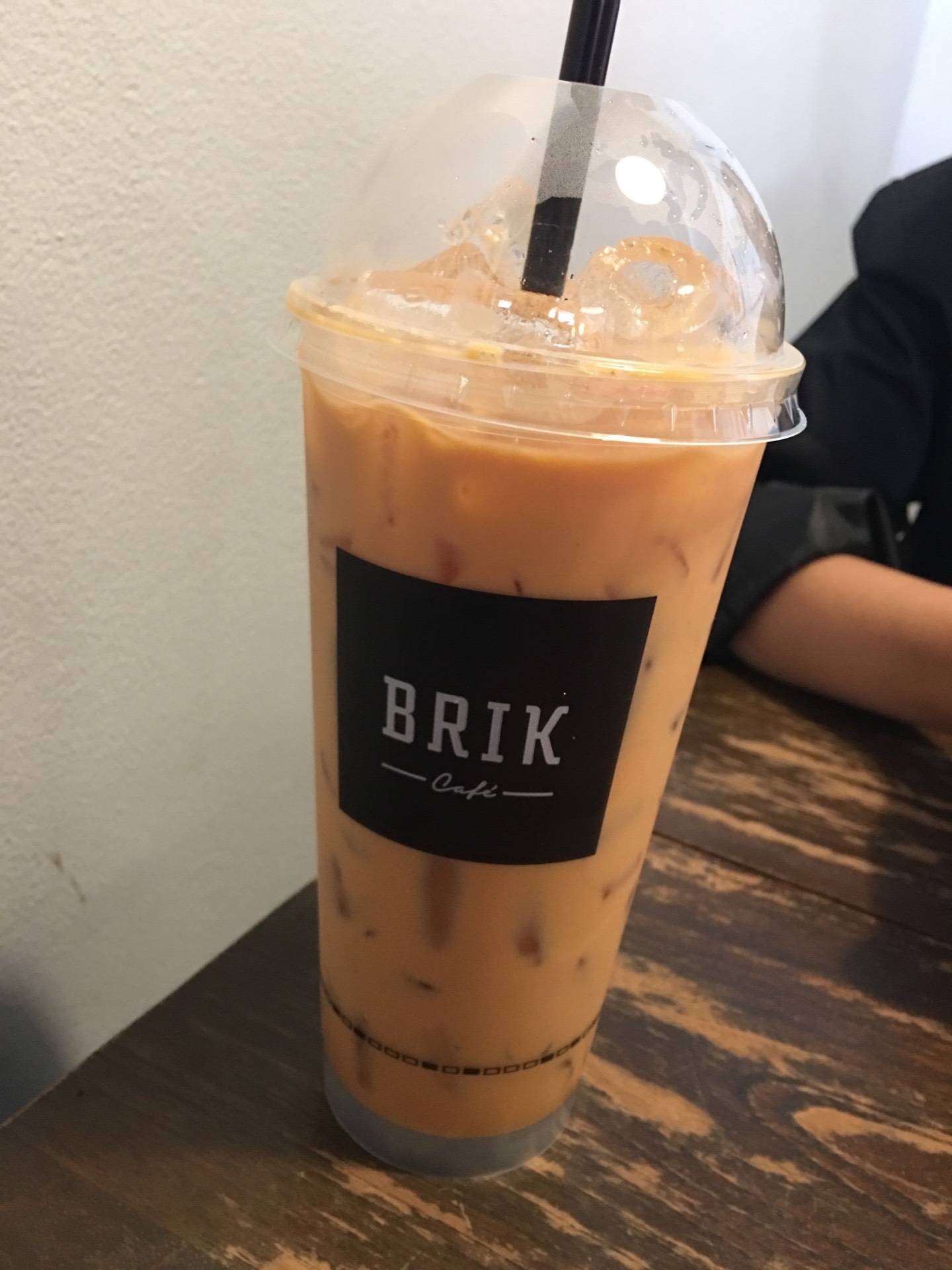 รีวิว BRIK CAFE - บรรยากาศดี แต่รสชาดธรรมดาค่ะ ชาเขียว-ชาเย็นไม่ถึงรสชา ...