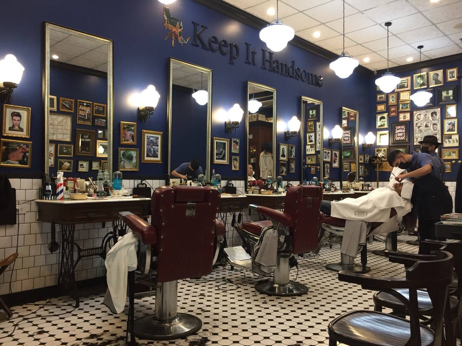 ร้าน Pheen Barbershop Sena Fest - Wongnai