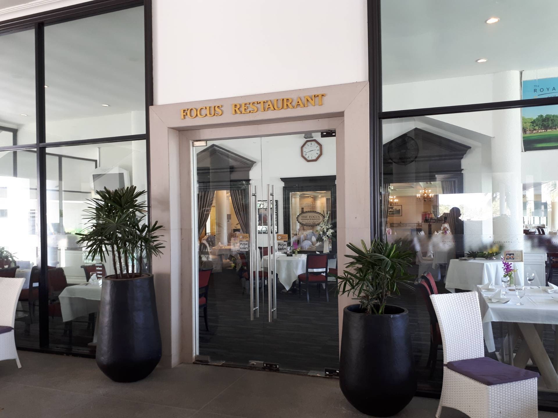 รีวิว The Focus Restaurant - อาหารนักกอล์ฟ เมนูเยอะมาก 3.5🌟 - Wongnai