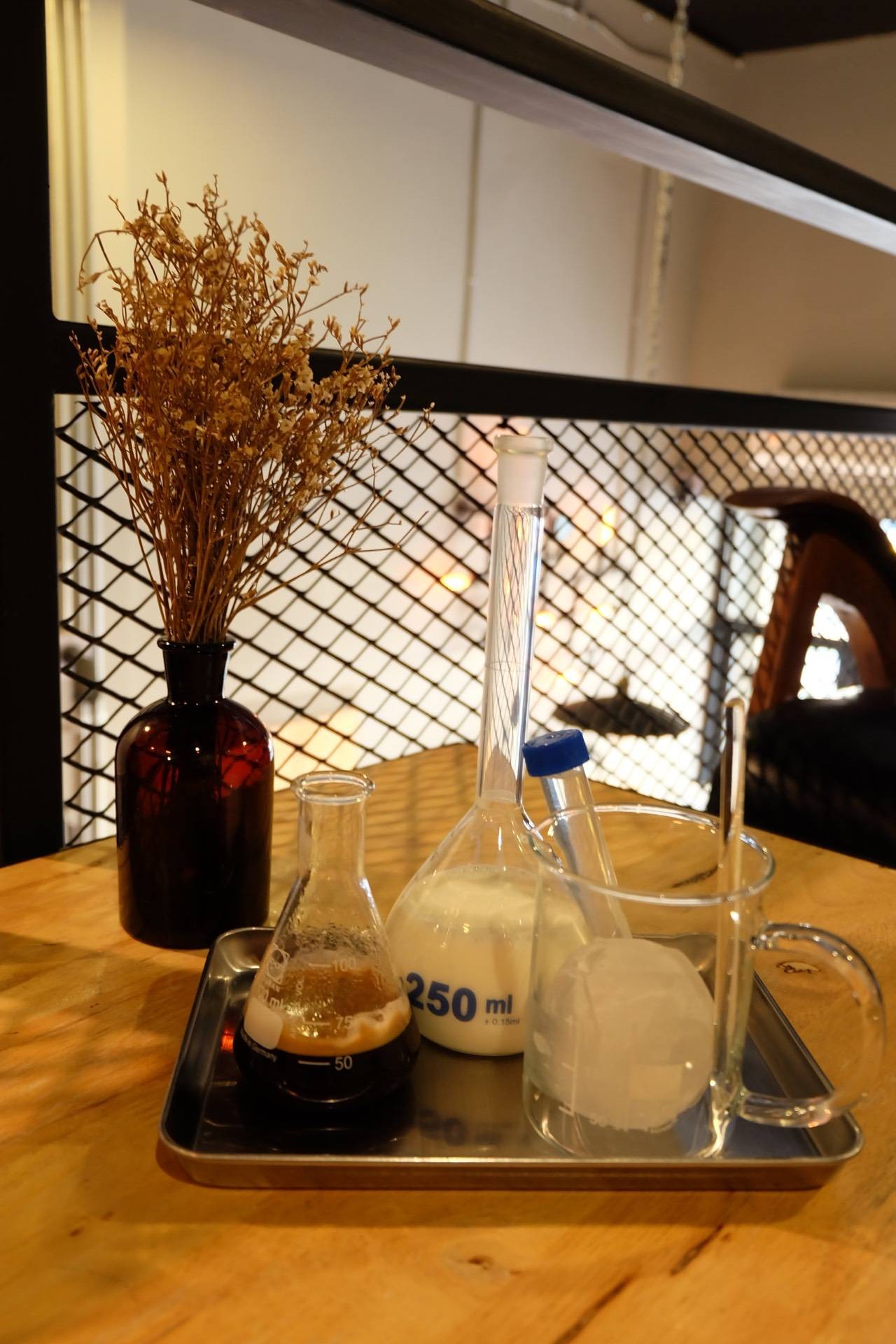 รีวิว LAB Cafe'ine - Lab Cafe’ine ... ห้องทดลองแห่งความสุข