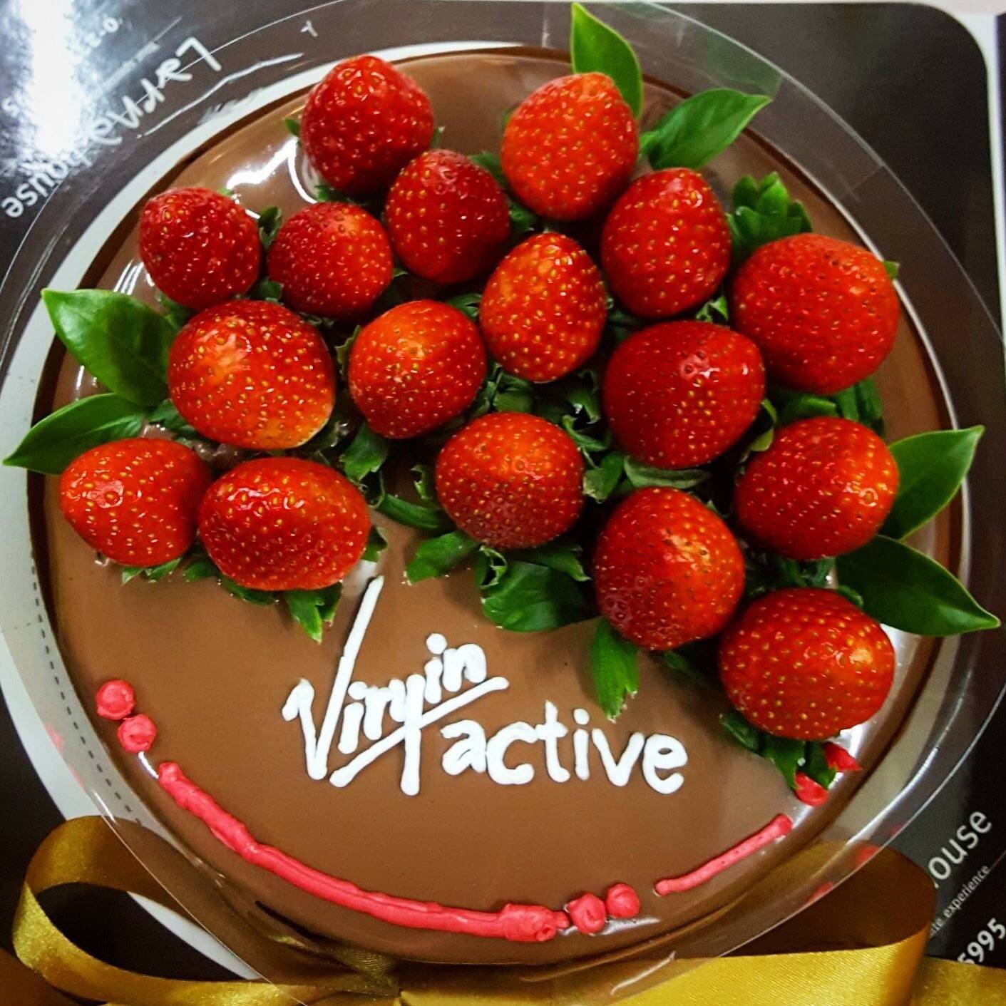 ลาร์นาเค้กตกแต่งด้วยสตอเบอรี่สด ขนาด 2 ปอนด์ • image ร้าน Larna House ...