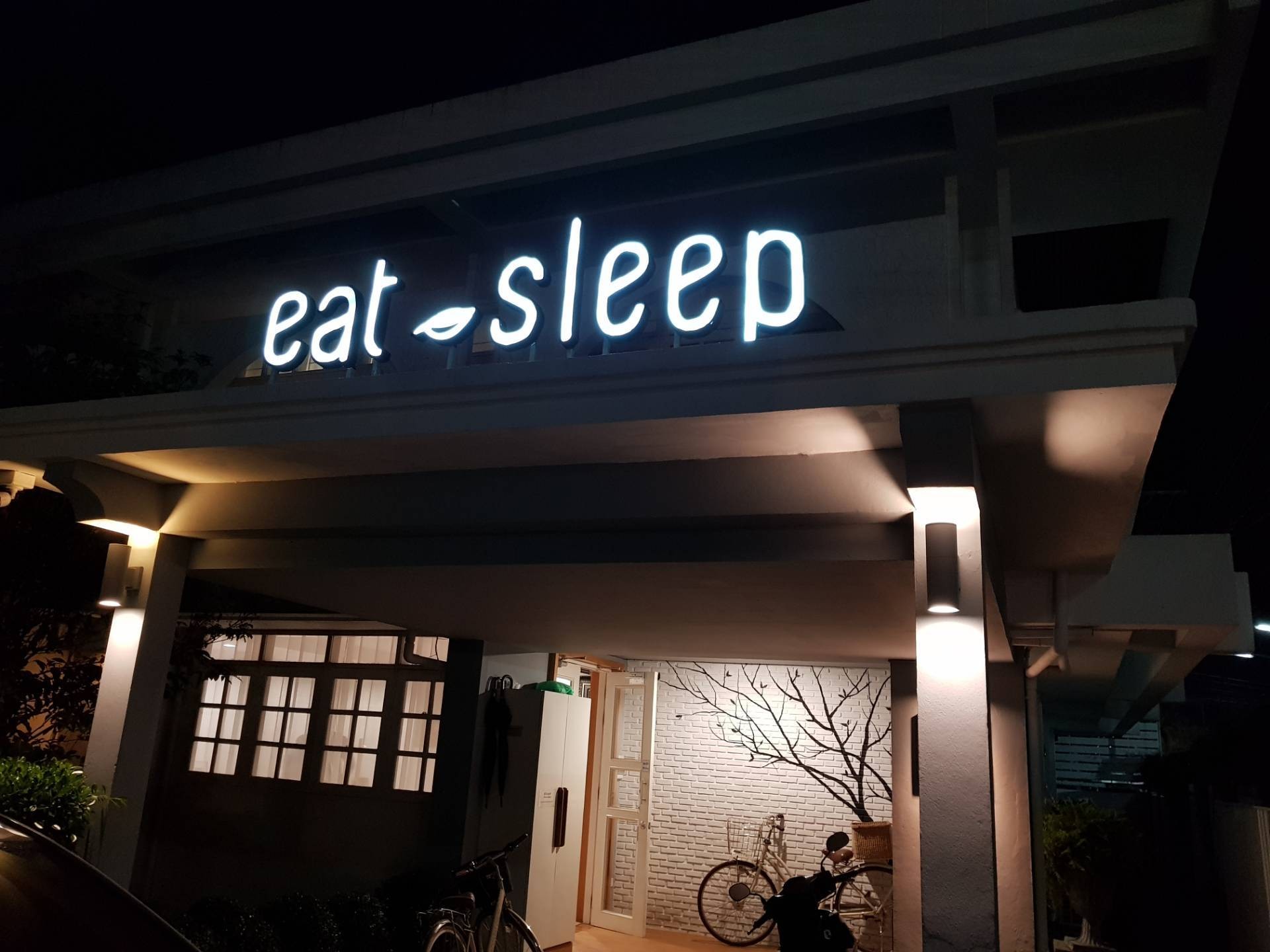 รีวิว Eat Sleep Cafe & Bed เชียงราย - ห้องพักดี อาหารเช้าเหมือนทานที่ ...