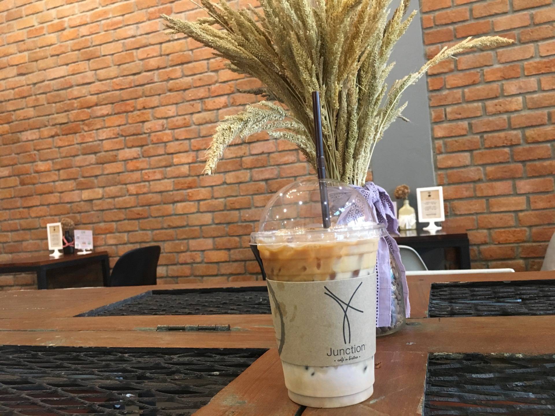 รีวิว Junction Cafe & Coffee Roaster ราชบุรี - กาแฟดี บรรยากาศร้านก็ดี