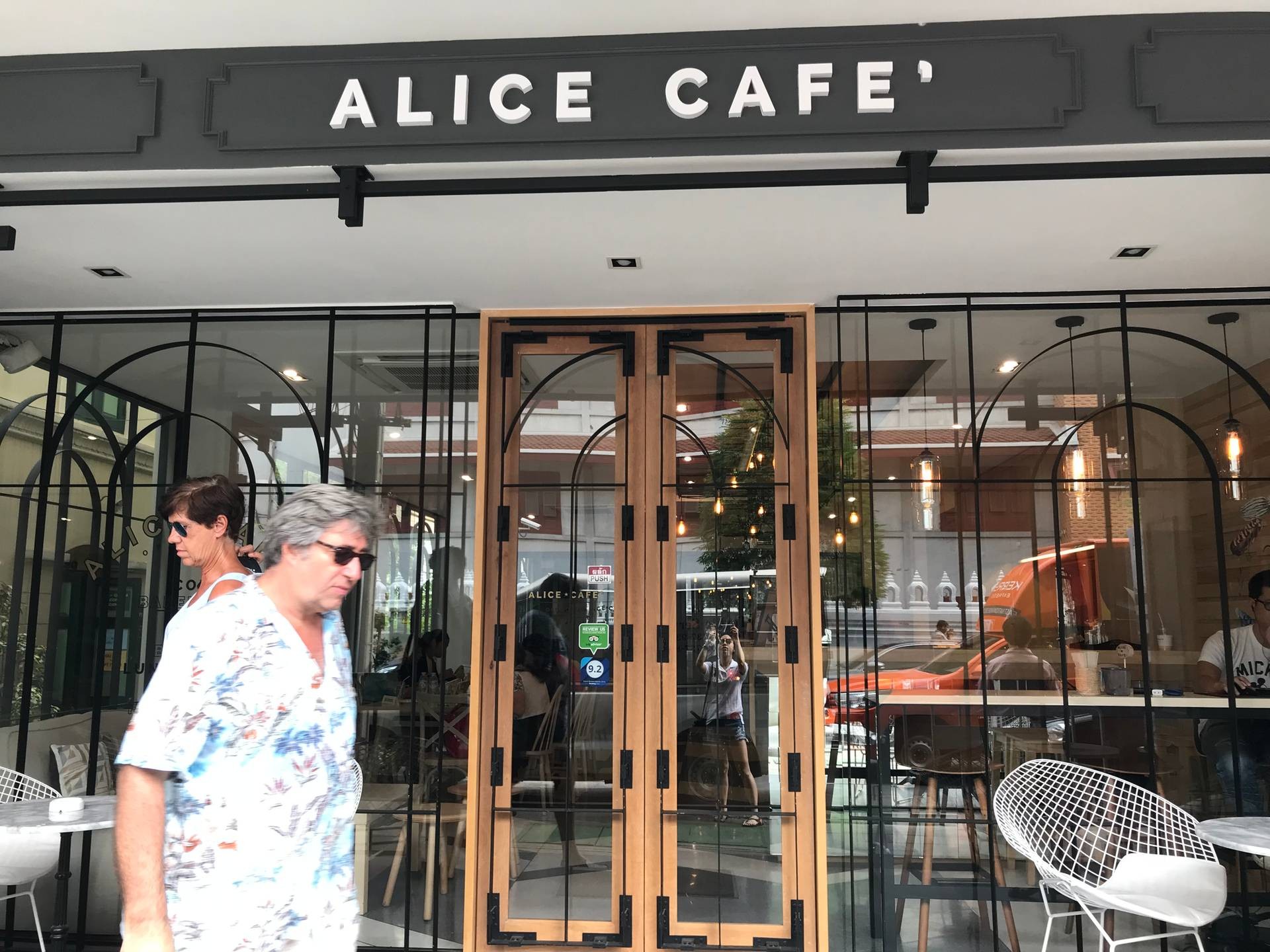 รีวิว ALICE CAFE' - แพ้ทางกับหน้าร้านแบบนี้ :) ชื่อร้านก็น่ารักอีก ...