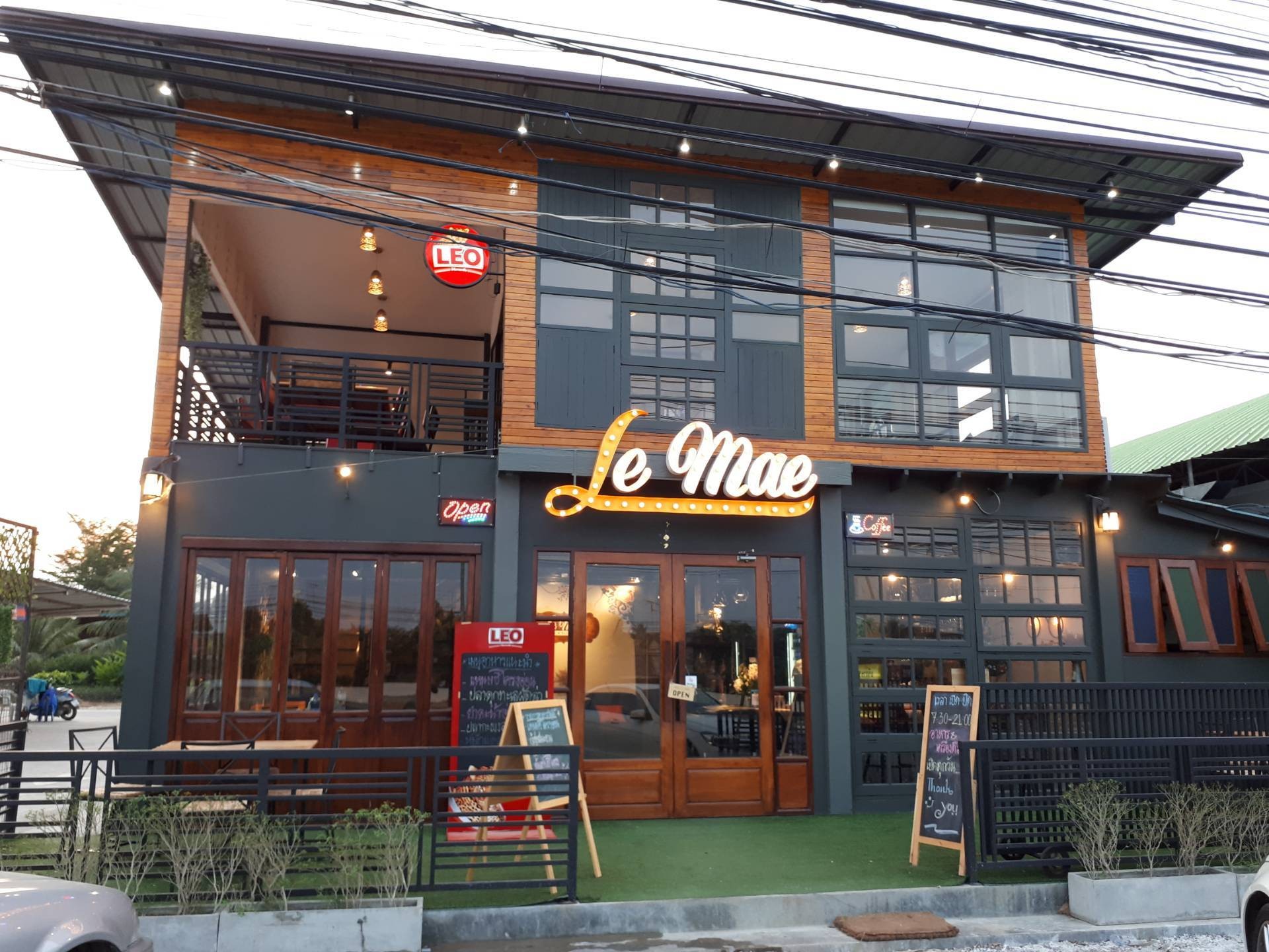 รีวิว Le Mae Cafe เลอเม คาเฟ่ แอนด์ เรสเตอร์รอง - ส้มตำกุ้งสดอร่อยมาก ...