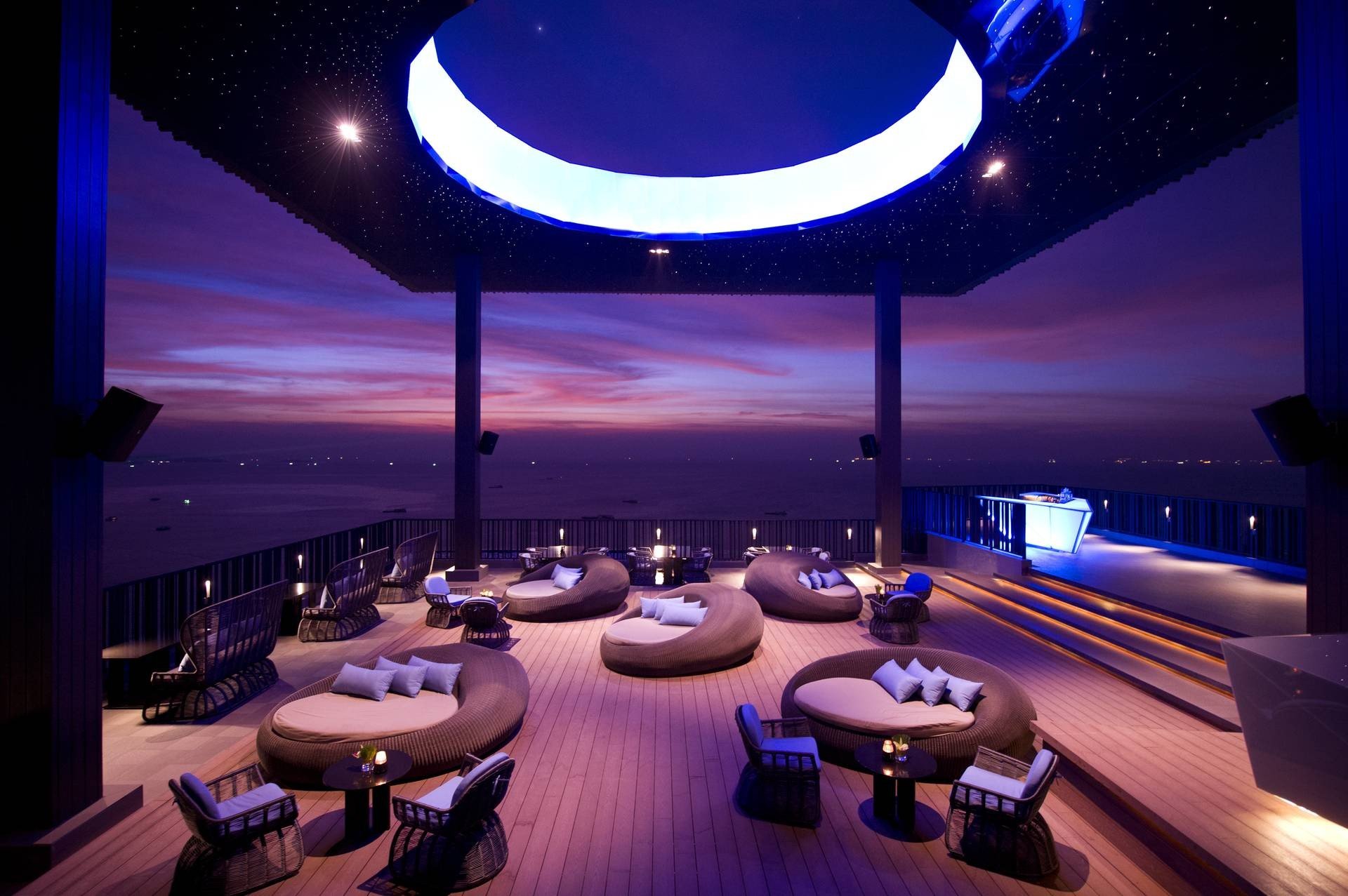Horizon Rooftop Restaurant & Bar, Hilton Pattaya - สั่งอาหารเดลิเวอรี ...