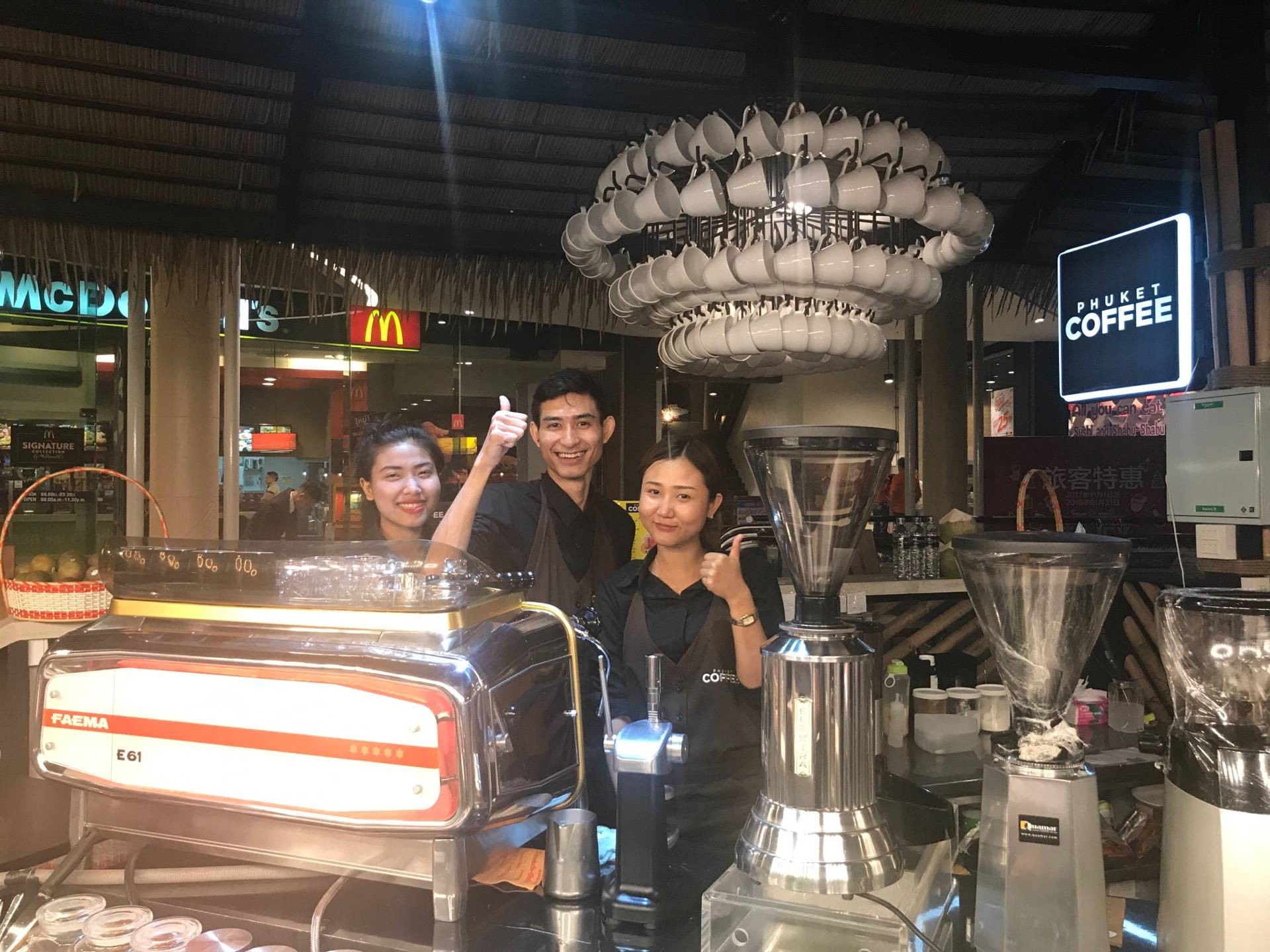 รีวิว Phuket Coffee Public House - เครื่องกาแฟ 4 เครื่องในประเทศ