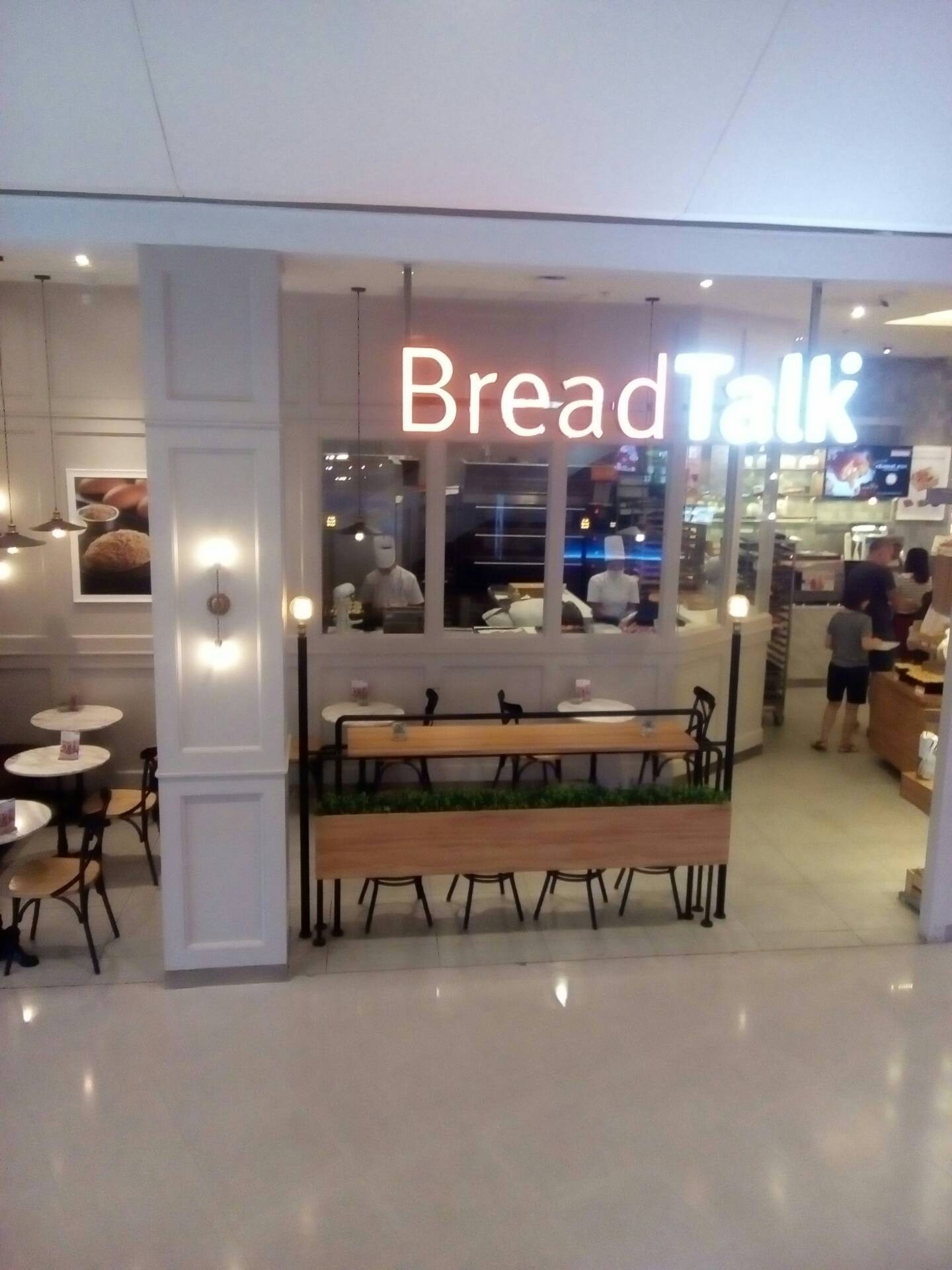 รีวิว Breadtalk Central Phuket - ขนมปังนุ่มๆเหมือนจะละลายในปาก - Wongnai