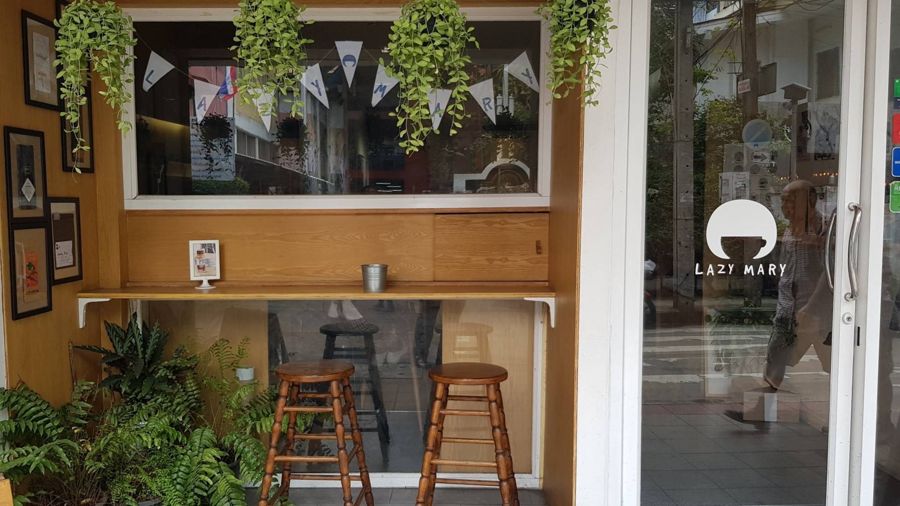 รีวิว Lazy Mary Coffee - ร้านกาแฟสุดชิล