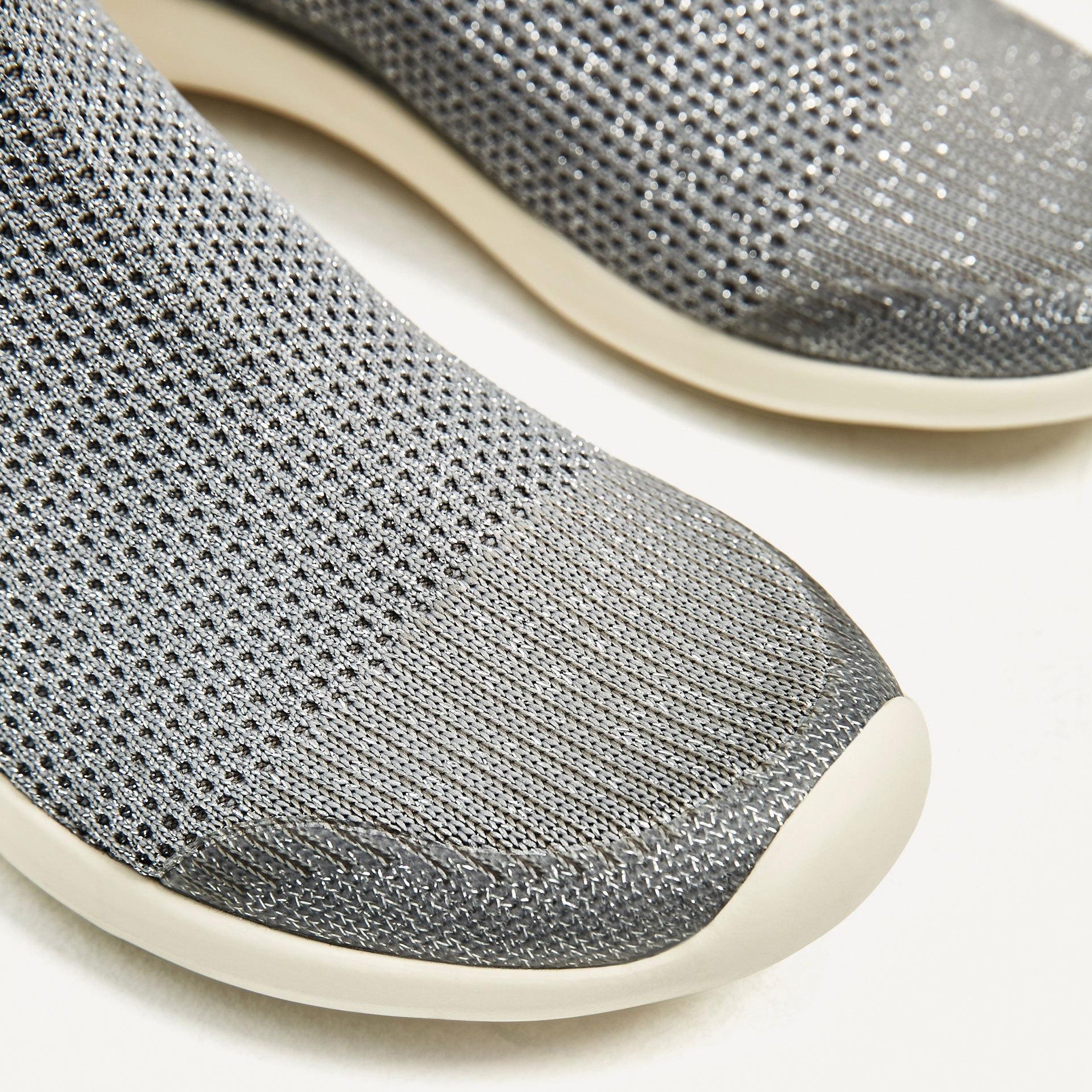 Sock-like Shoes เทรนด์รองเท้าสำหรับสาว ๆ สายแฟชั่น - Wongnai