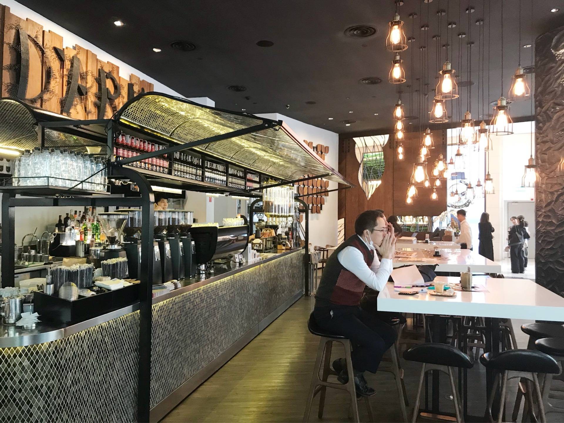 รีวิว D'ARK Emquartier - ร้านนี้น่าจะแนว Coffee Brunch & Dessert