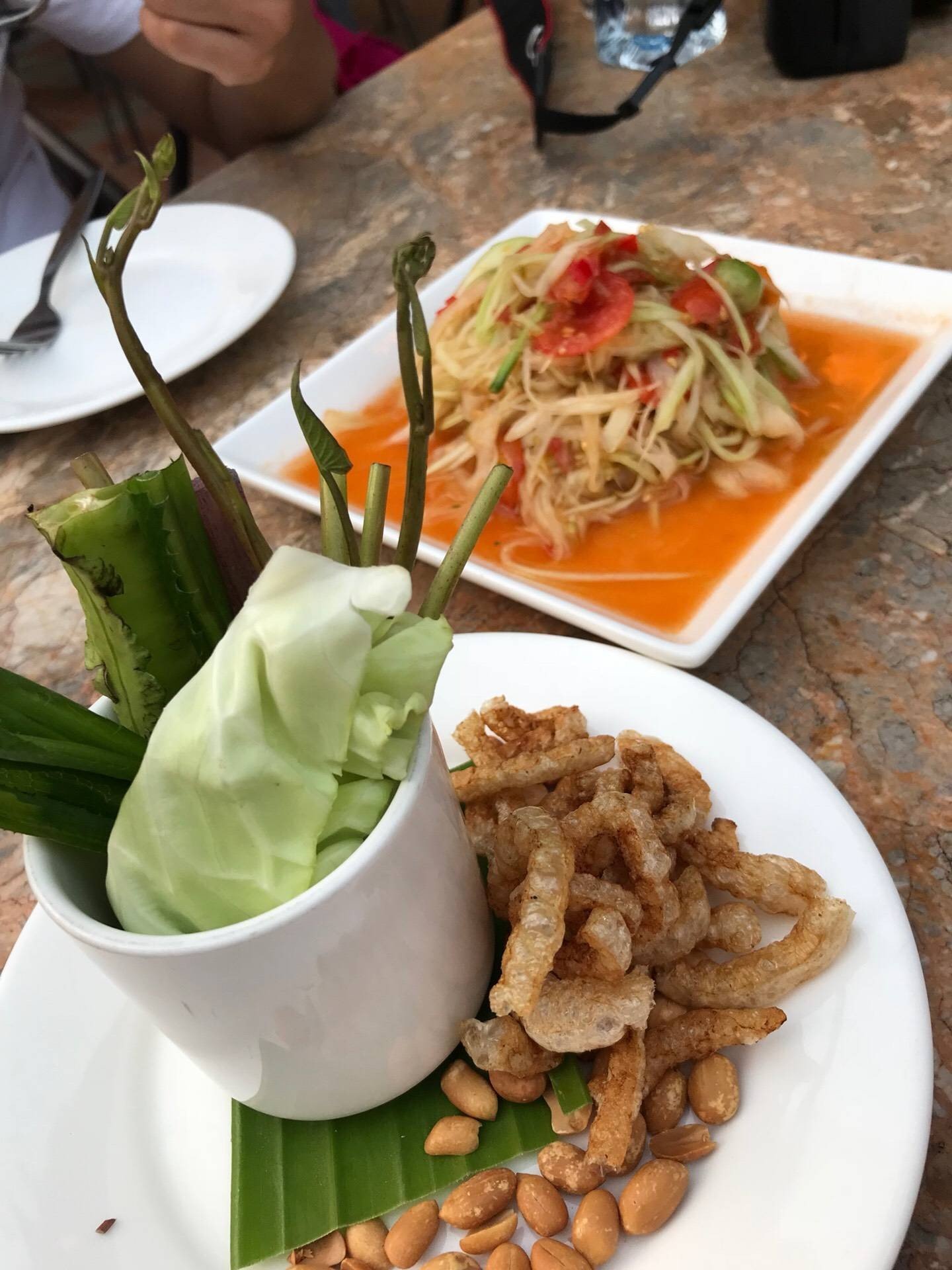 รีวิว Khop Chai Deu Restaurant Khop Chai Deu Thakhek - ร้านดังของที่นี่ แต่ไม่ประทับใจเลยค่ะ