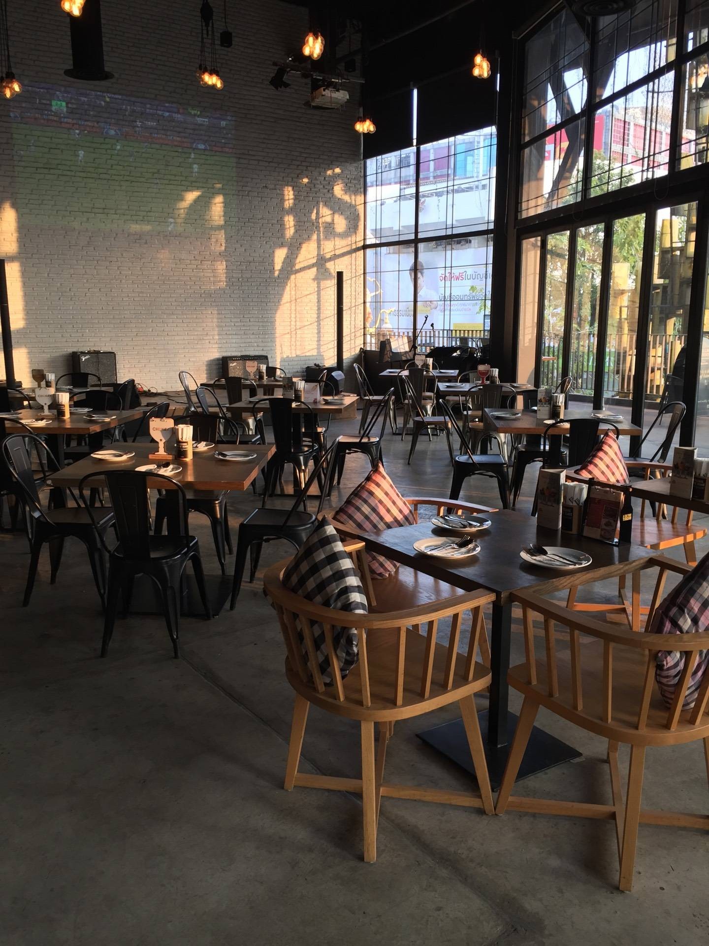 รีวิว HOBS House Of Beer Hugz Mall Khon Kaen - ดูดี หรูหรา เบียร์เยอะ