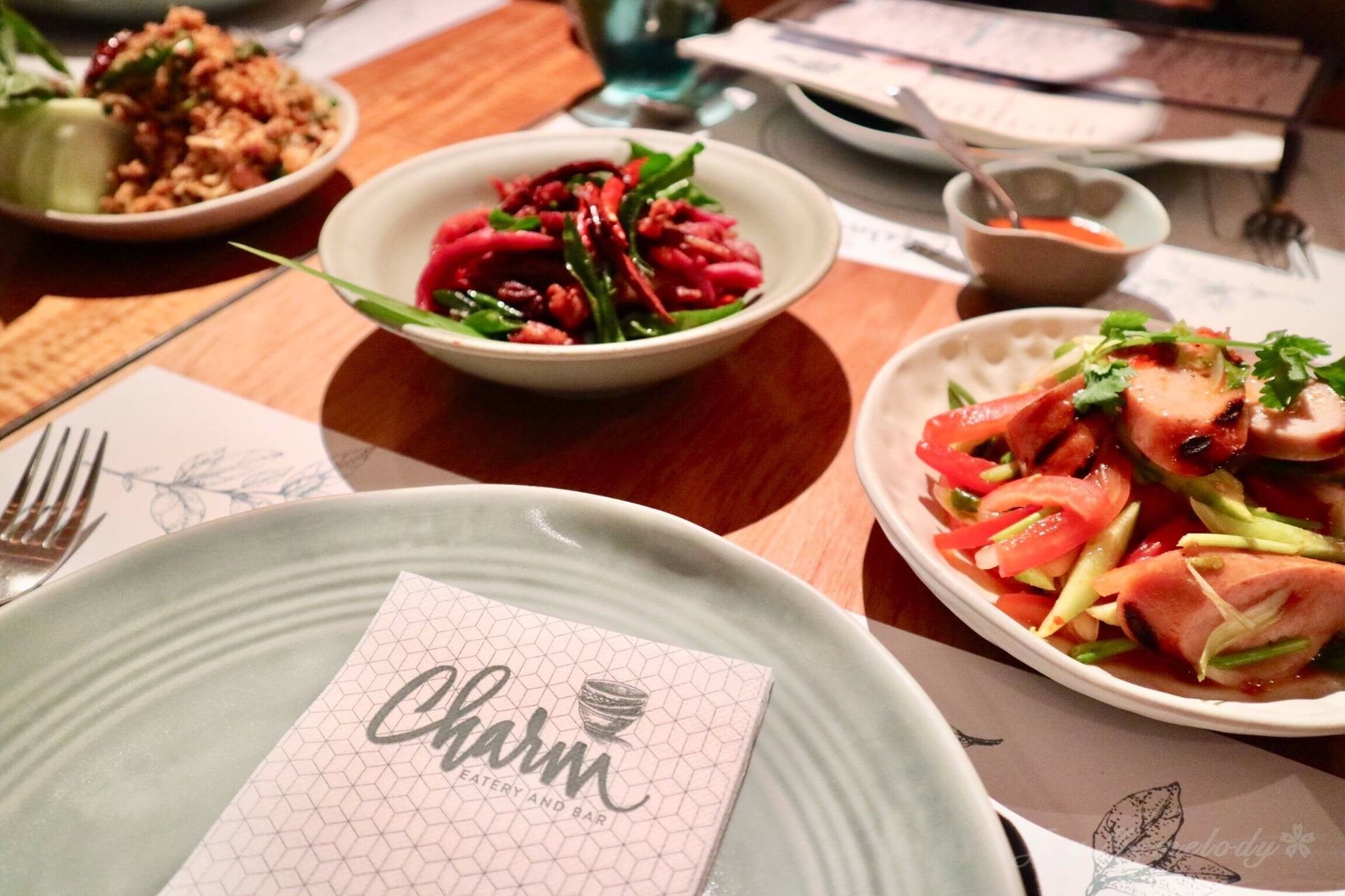 รีวิว Charm Eatery and Bar สาธร - อาหารไทยรสจัดจ้าน จะเป็นกลุ่มเพื่อน ...