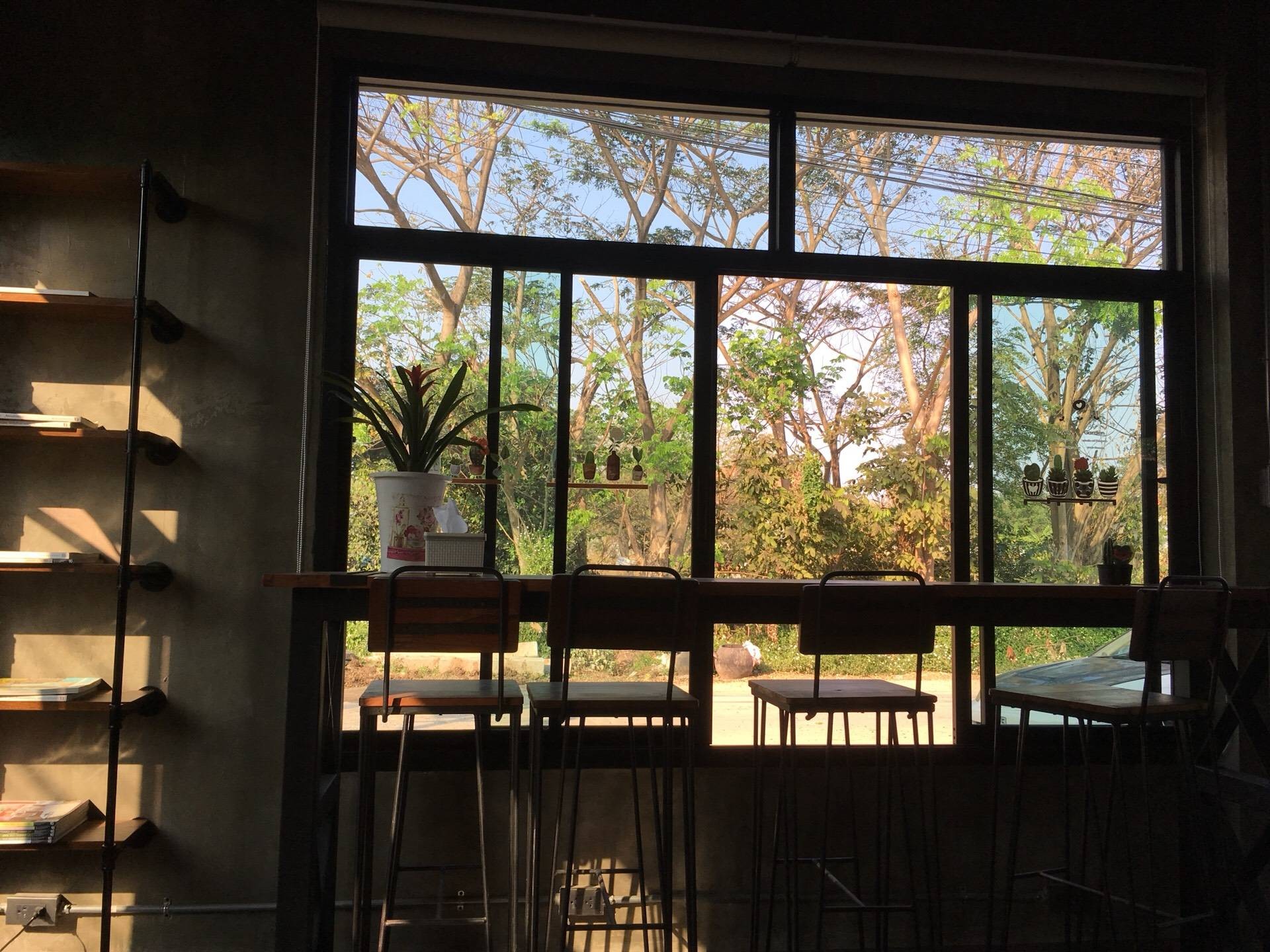 รีวิว The Lab - กาแฟและมัทฉะหอมและเข้มข้นใช้ได้ เค้กไม่หวงชีสและมัทฉะ ...