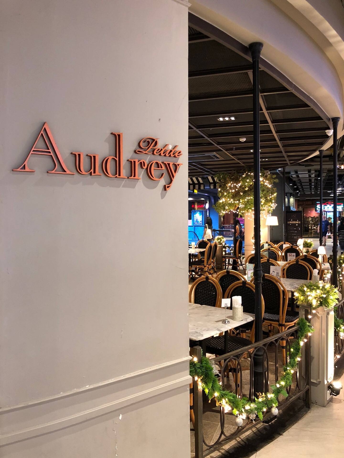 รีวิว Audrey Cafe สยามเซ็นเตอร์ ชั้น 2 - เมนูหลากหลาย - Wongnai