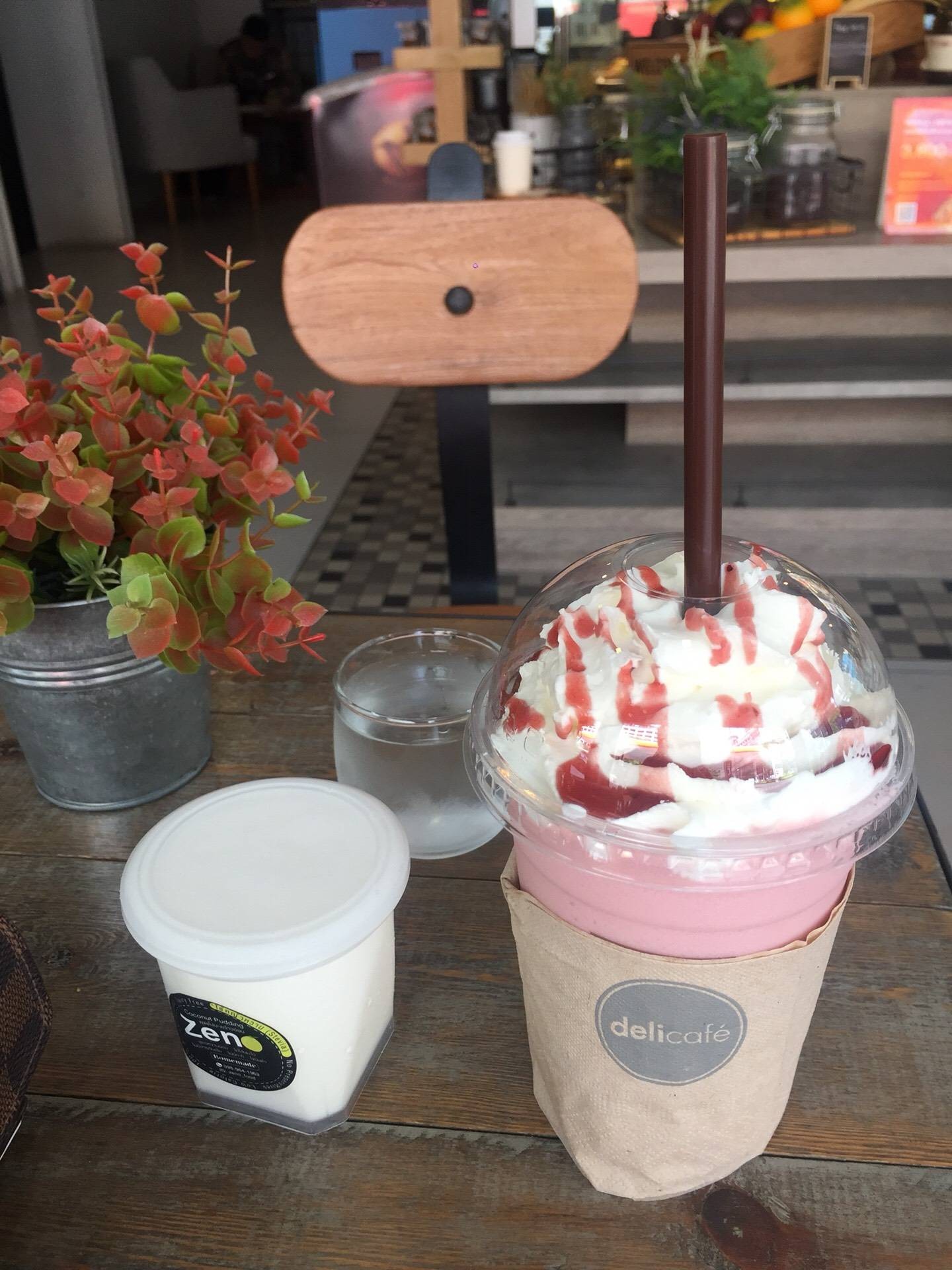 รีวิว Deli Cafe Shell อโศก - มีที่จอดรถสะดวก พุดดิ้งมะพร้าวและ ...