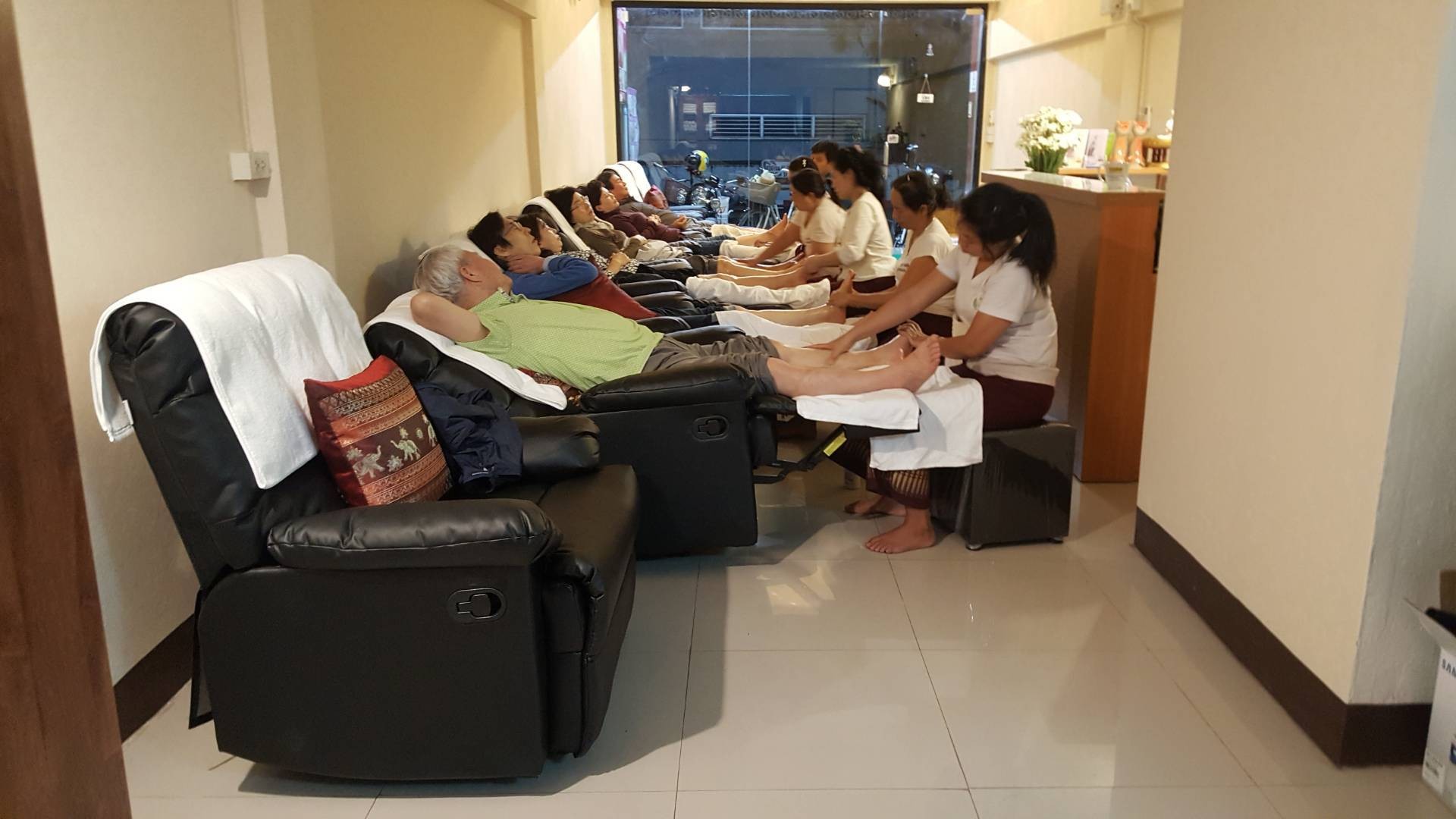 รีวิว ฟีนิกซ์ มาสสาจ Phoenix Massage1 - สวย สะดุดตา นวดไทยดีเยี้ยม