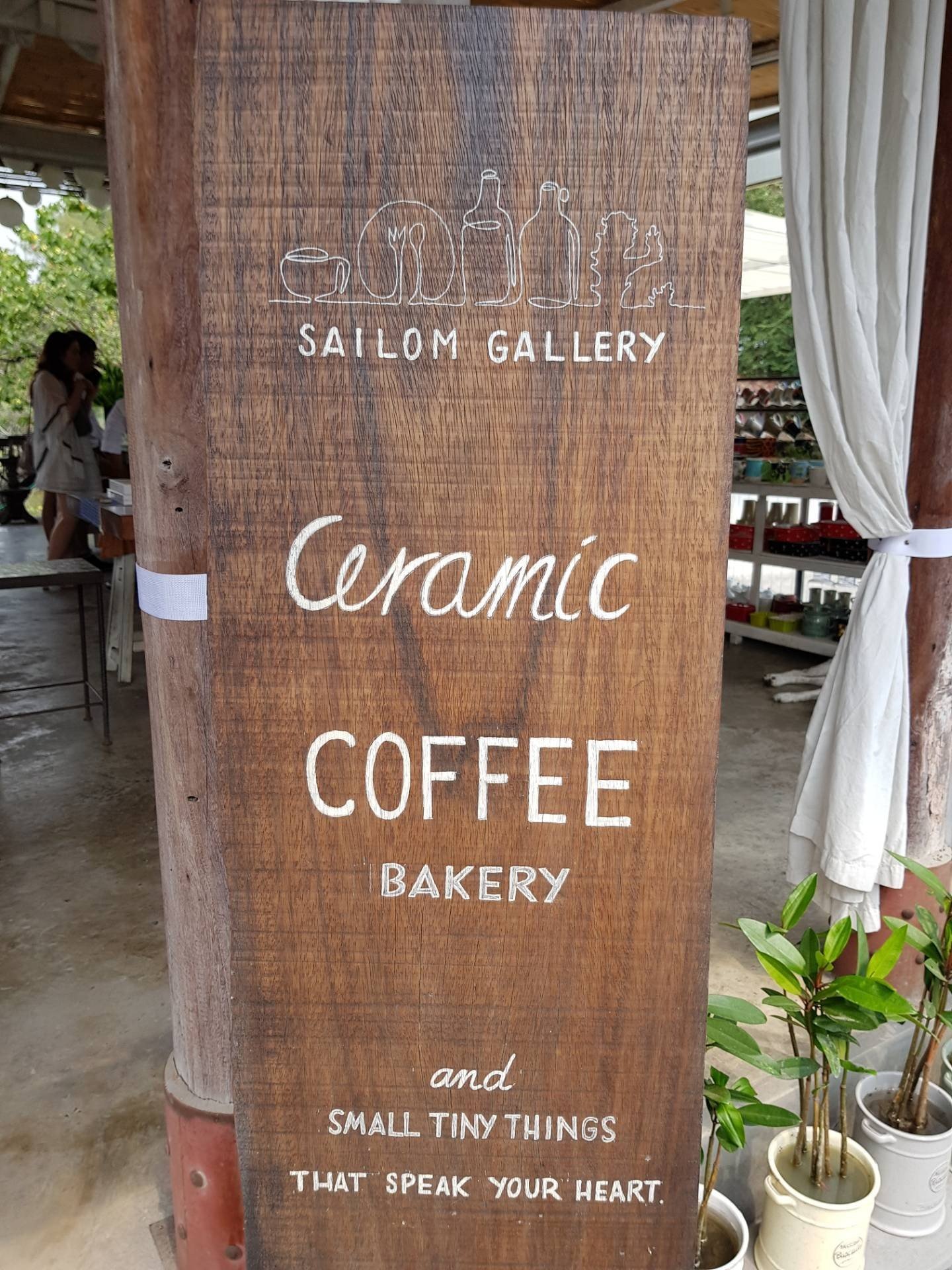 รีวิว Sailom Gallery - ร้านตกแต่งสวย เครื่องเซลามิคขายแพงไปหน่อย กาแฟเข้มข้นดีแต่รสชาติแปลกจาก ...