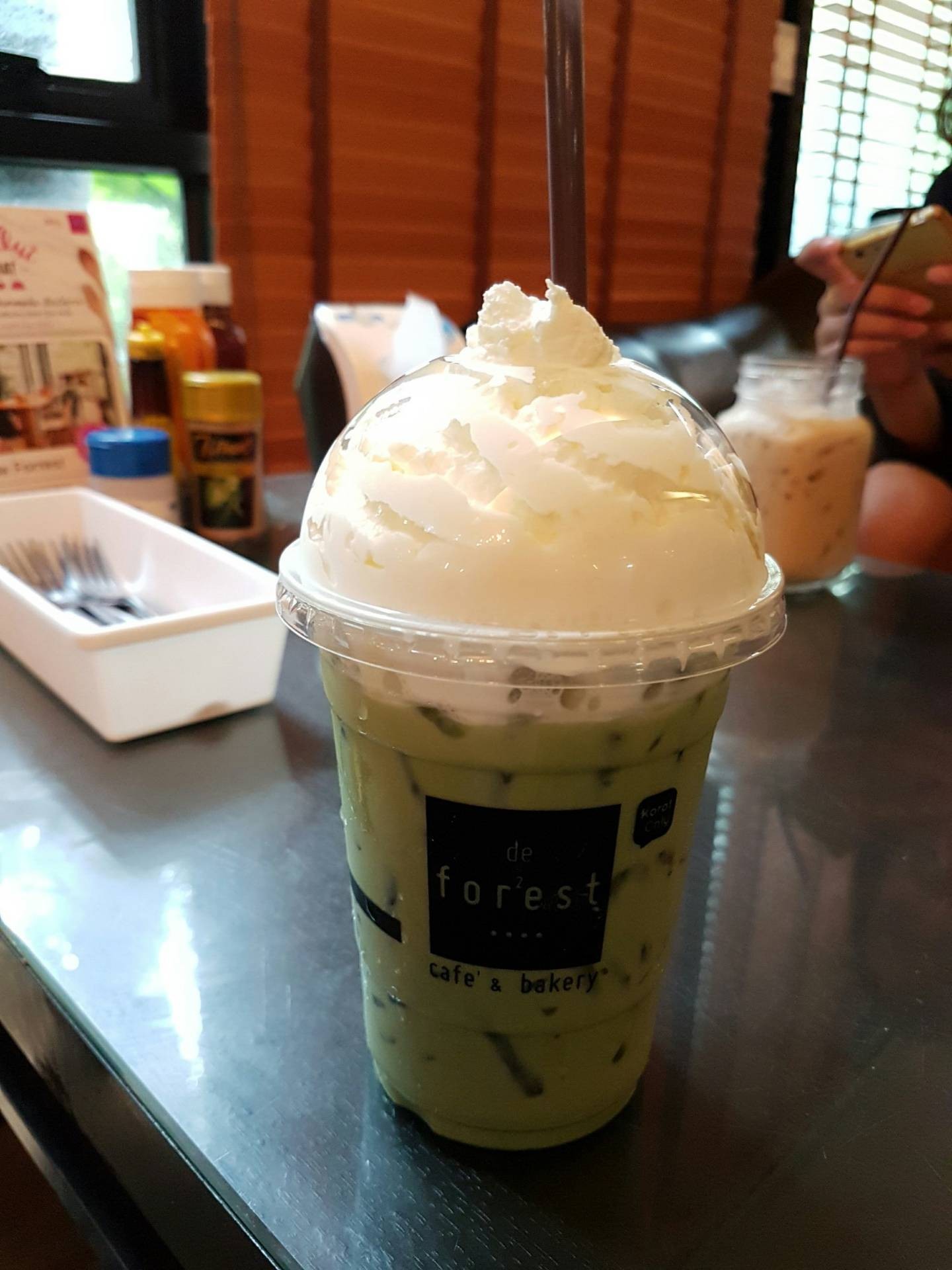 รีวิว DeForrest café & bakery - - ชาเขียวเพิ่มวิปปป