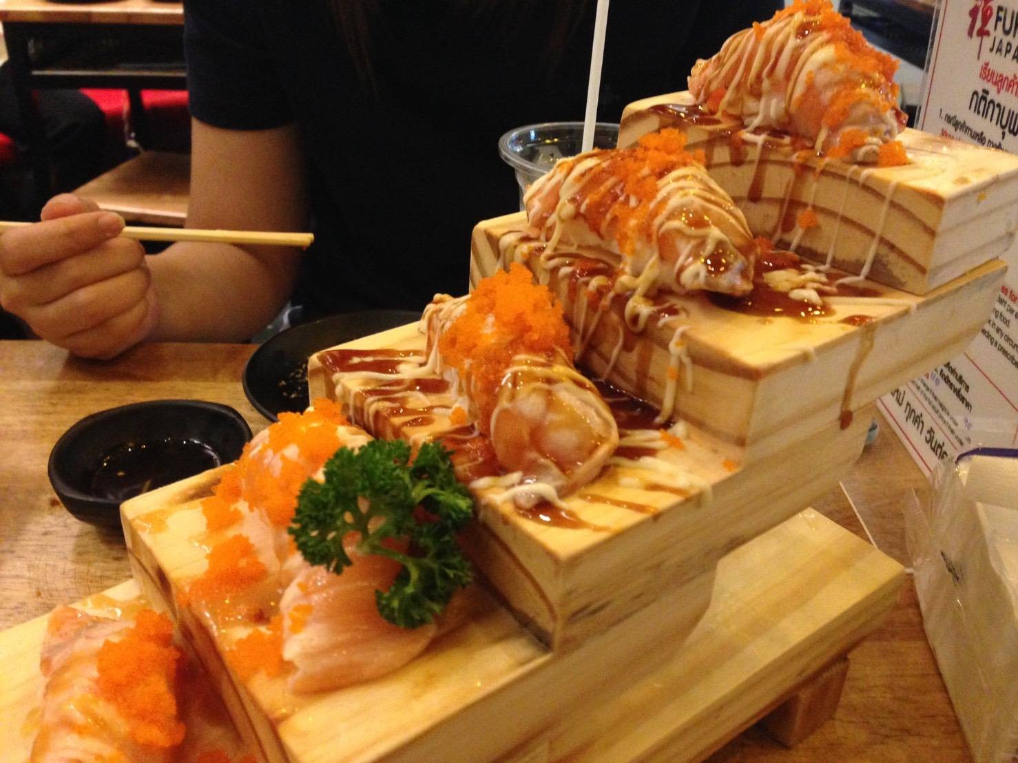 รีวิว FUKU INTOWN สุขุมวิท 39 - แซลมอนขั้นบันได