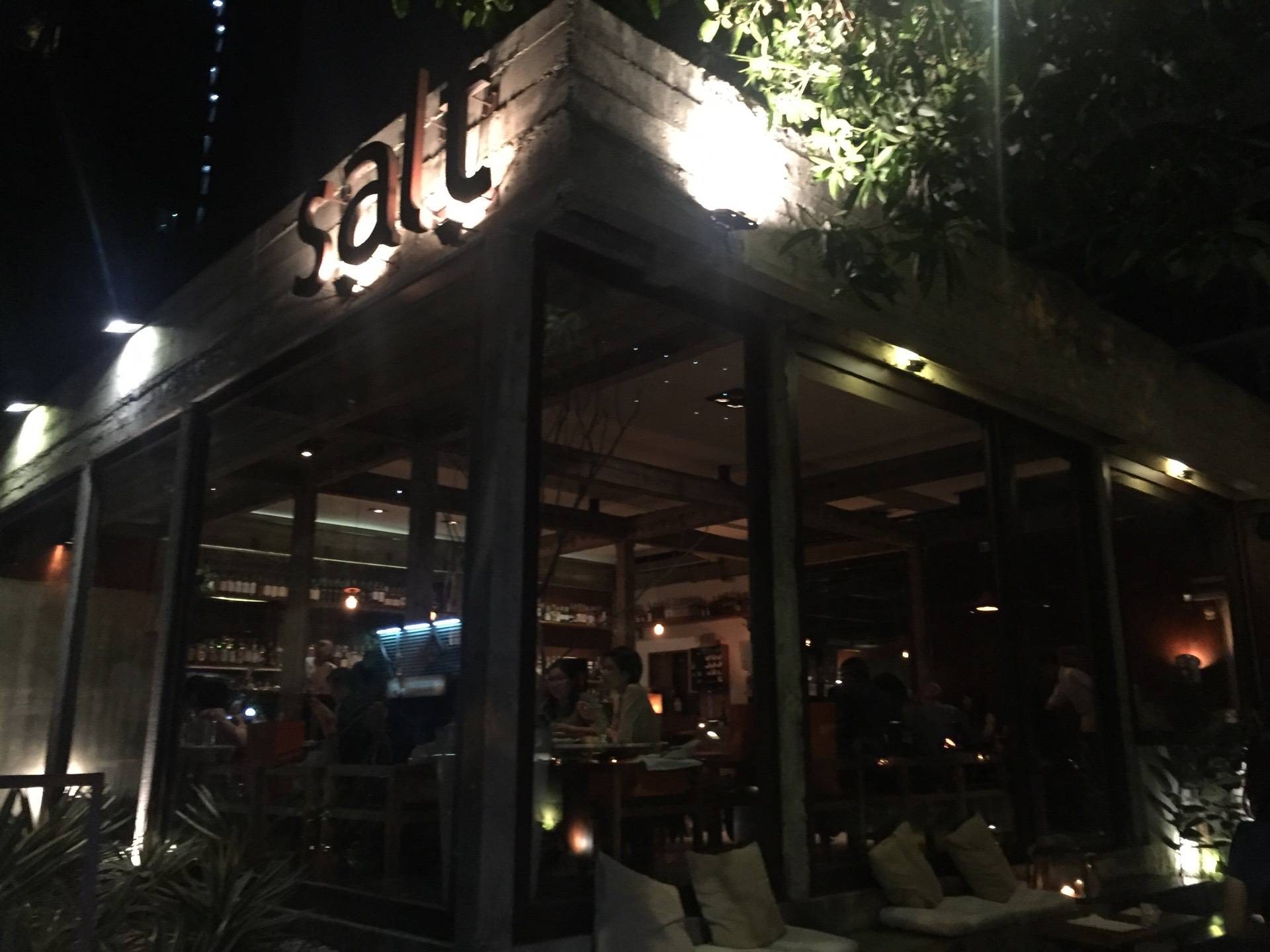 รีวิว Salt - ร้านประจำสำหรับพบปะสังสรรค์ ย่านอารีย์