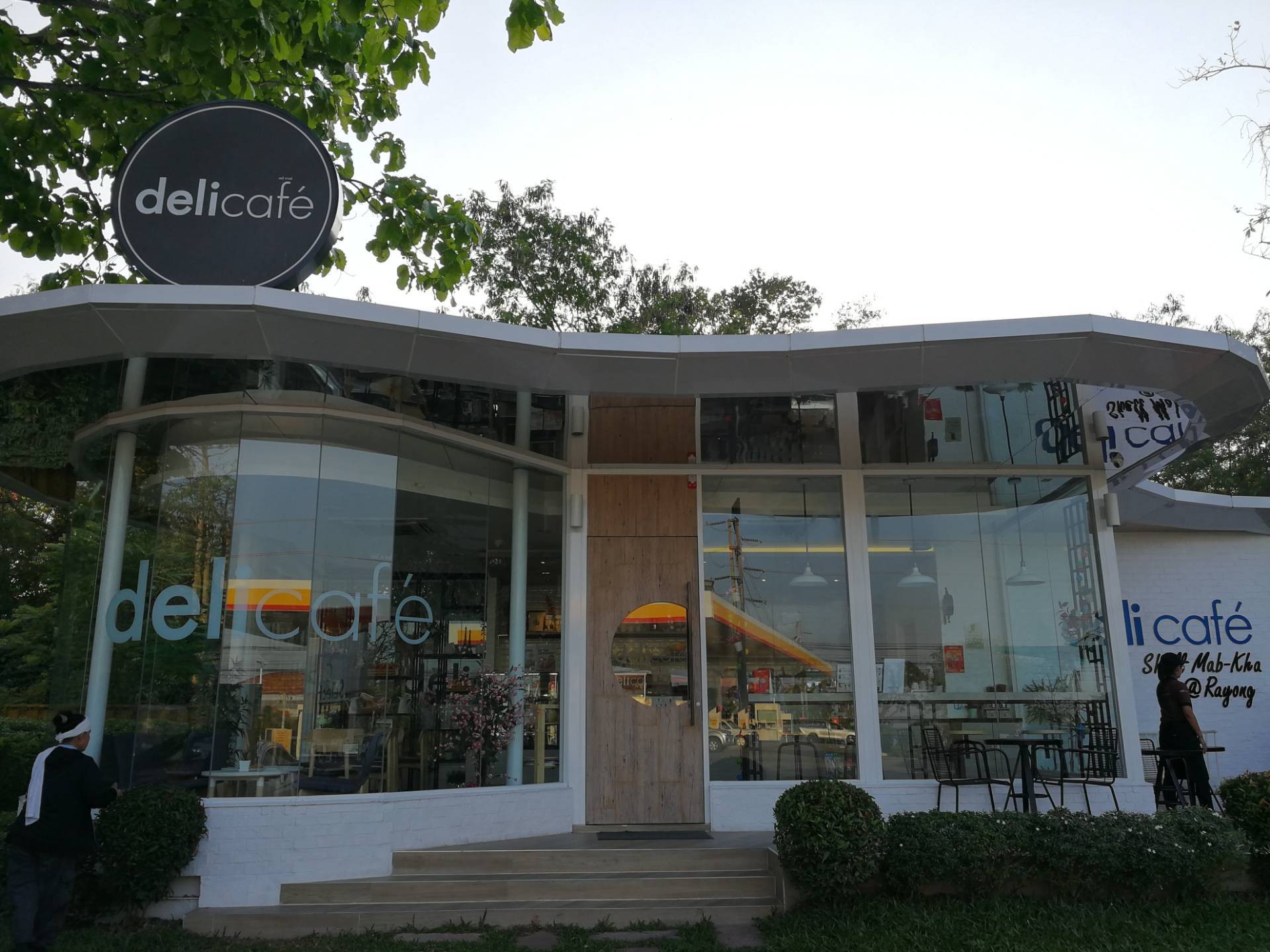 รีวิว Shell Café Shell มาบข่า ระยอง - ร้านกาแฟในปั๊ม ตกแต่งน่ารัก น่านั่ง