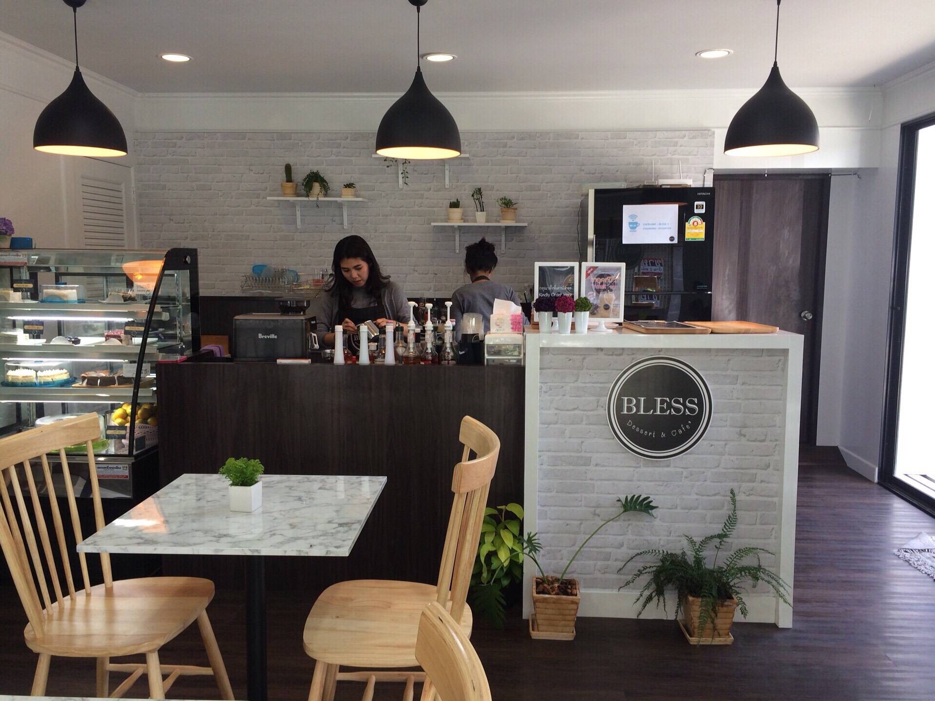 รีวิว BLESS Dessert & Cafe หาดใหญ่ - เค้กอร่อย ร้านน่านั่งดี