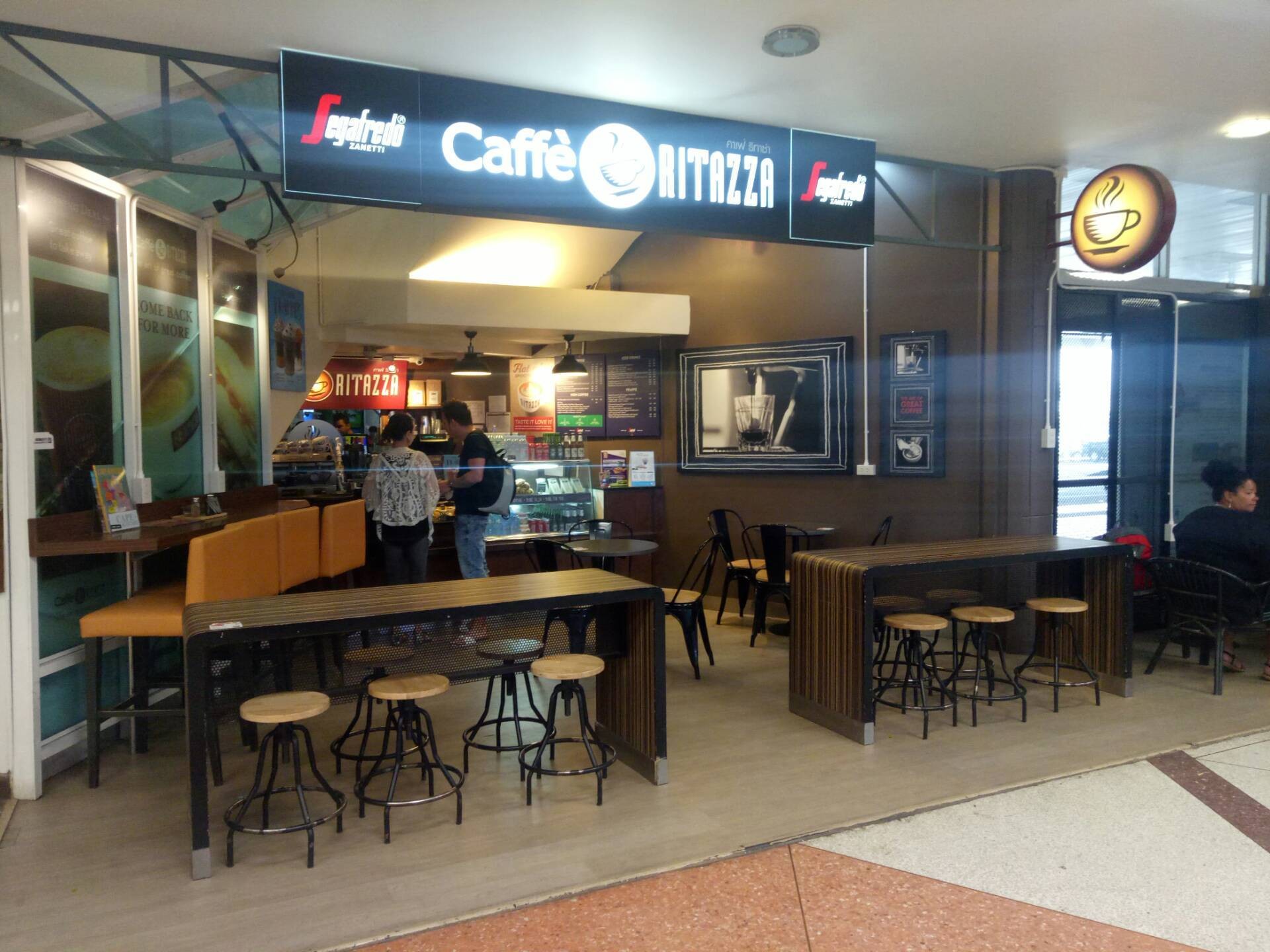 รีวิว Café Ritazza Chiangmai International Airport - แวะชิมชิวรอบิน