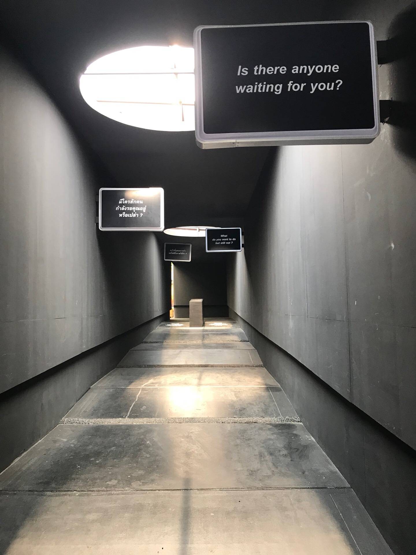 รีวิว Kid Mai Death Cafe - คาเฟ่แห่งความตาย น่ากลัวตั้งแต่ทางเข้า