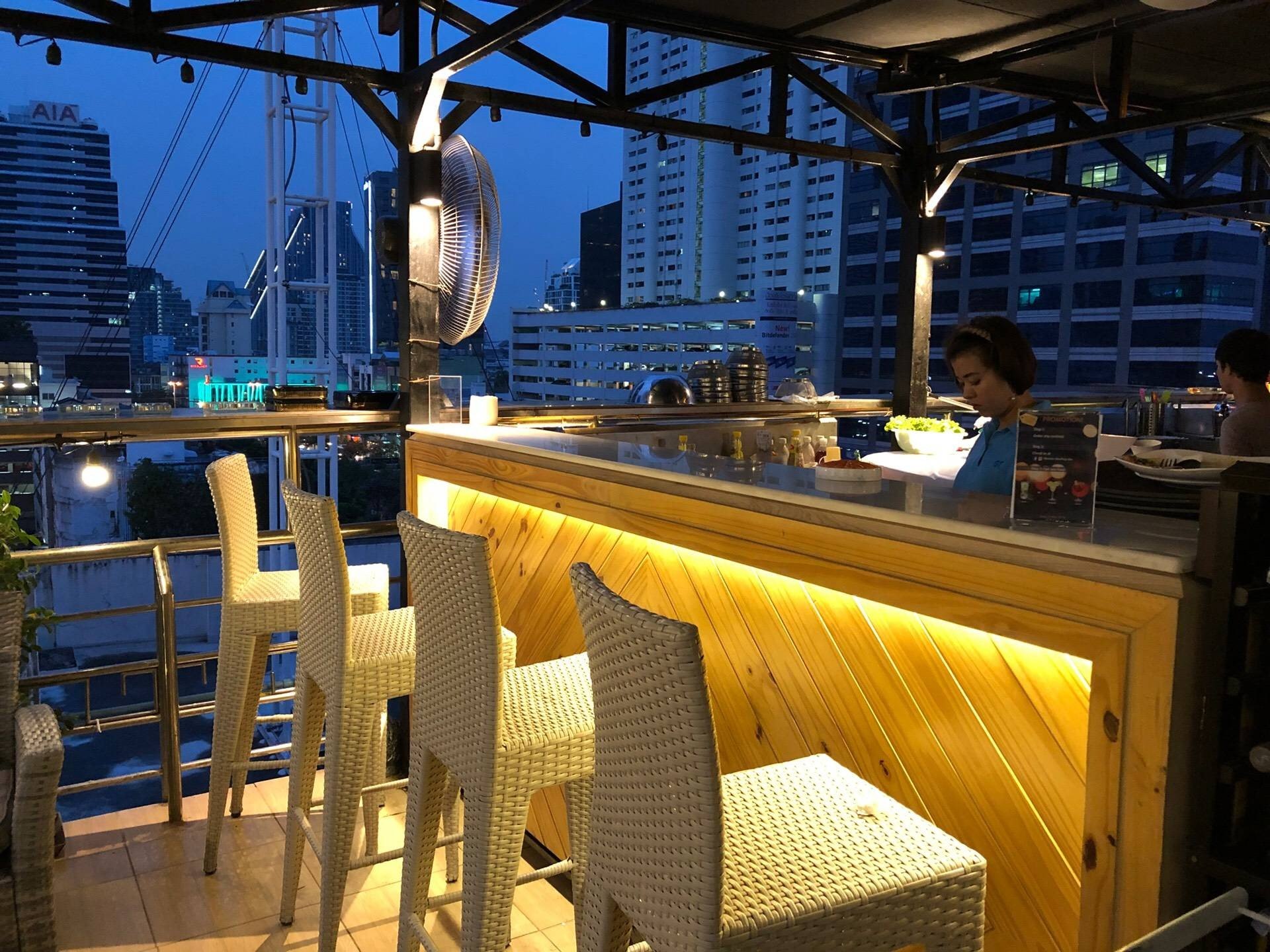 รีวิว Heaven Rooftop Bar