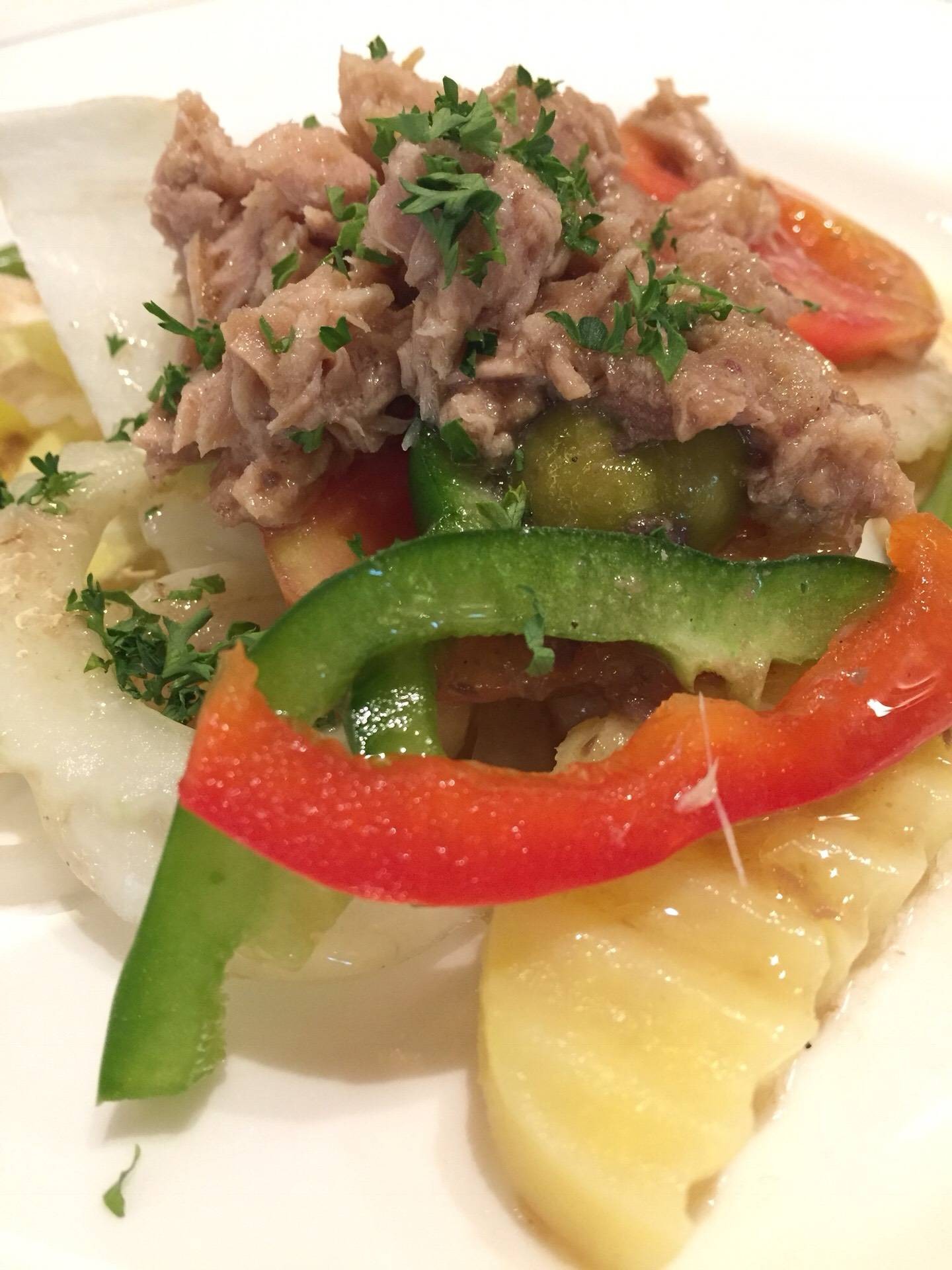 Endive Salad with Tuna ร้าน Lyon French Restaurant - Wongnai