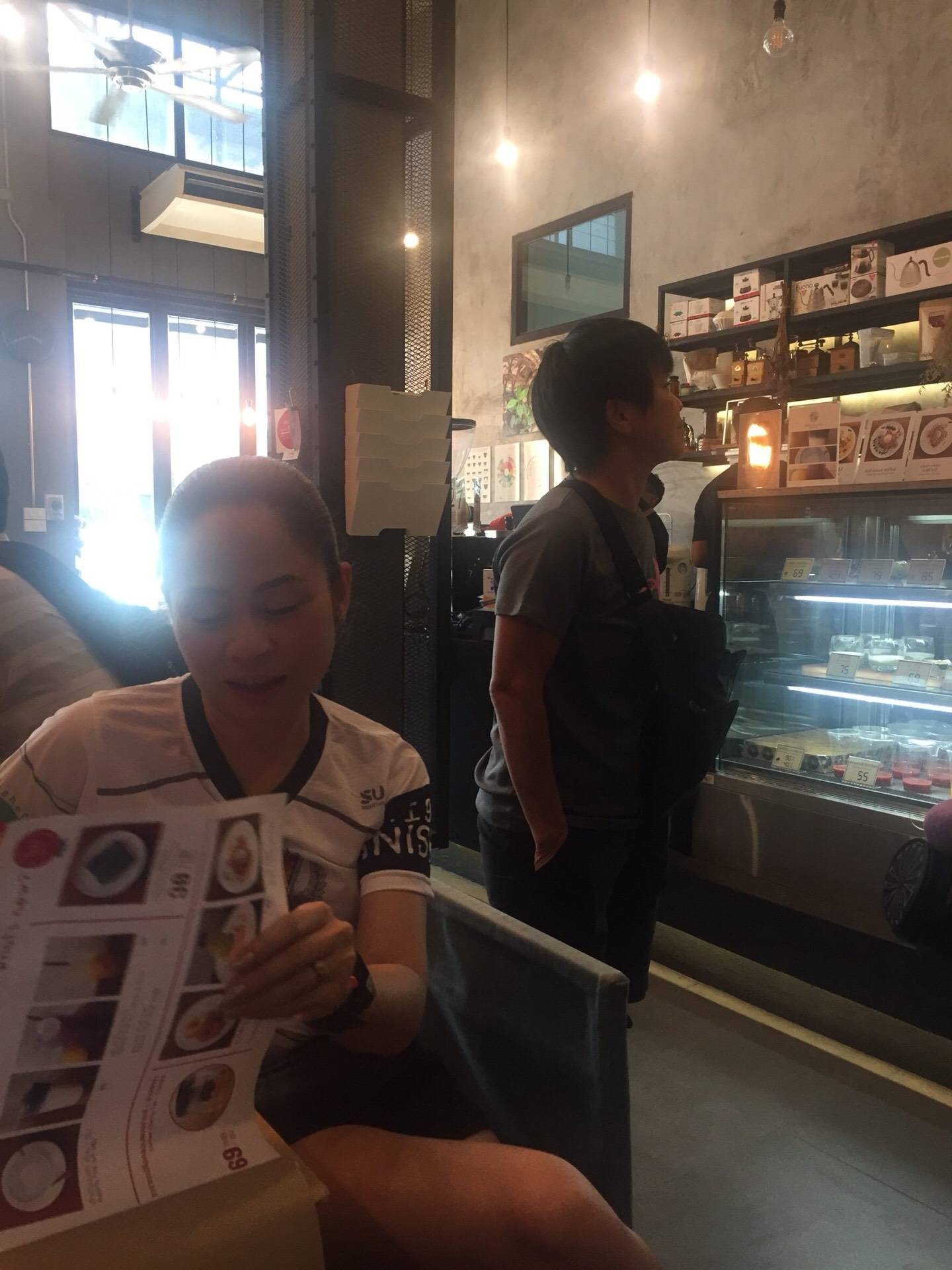 รีวิว Junction Cafe & Coffee Roaster ราชบุรี - กาแฟหอม ขนมหวานอร่อย เก๋ๆ