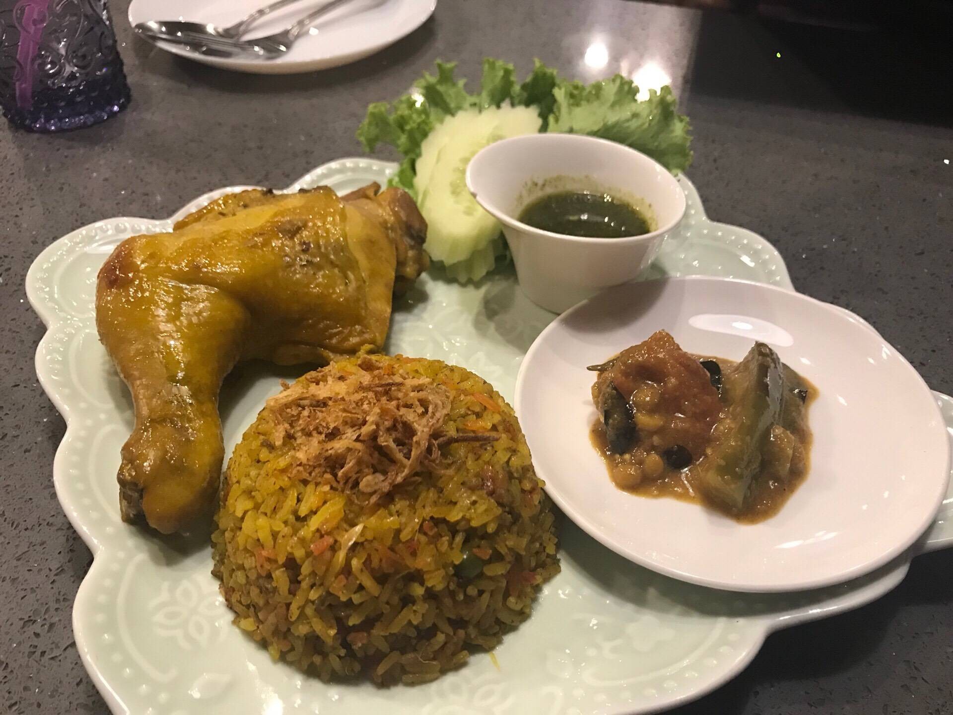 รีวิว Aaleyah by Chomkwan สีลม - อร่อย สะอาด น่ามาลอง