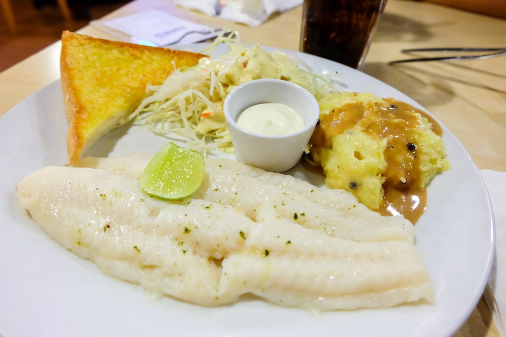 รูป Eat Am Are เซ็นเตอร์วัน