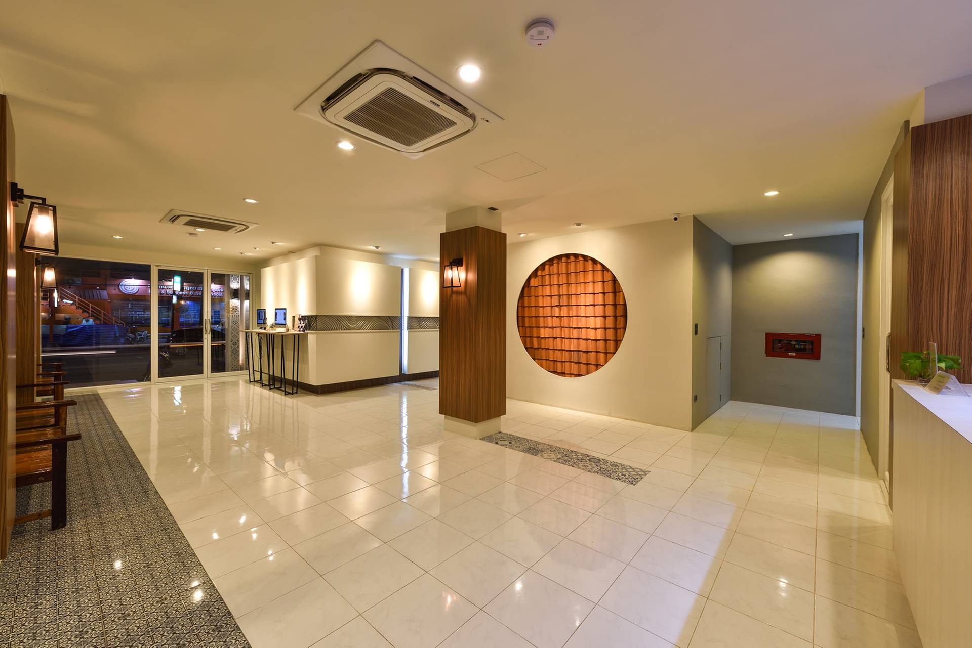 โรงแรมออคโทเบอร์ (Hotel October) - รีวิวที่พัก